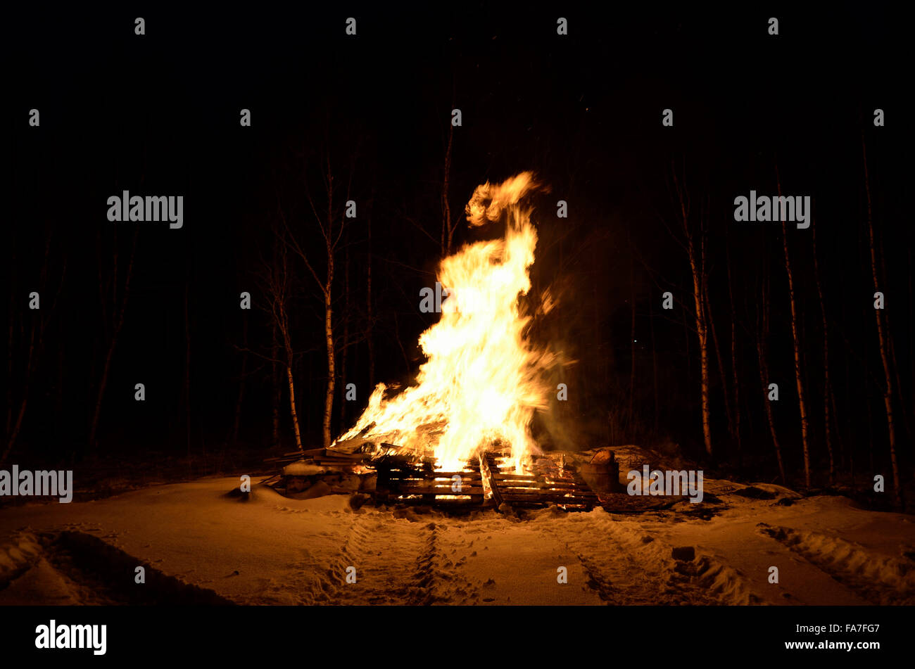 massive wood fire in winter night Stock Photo - Alamy