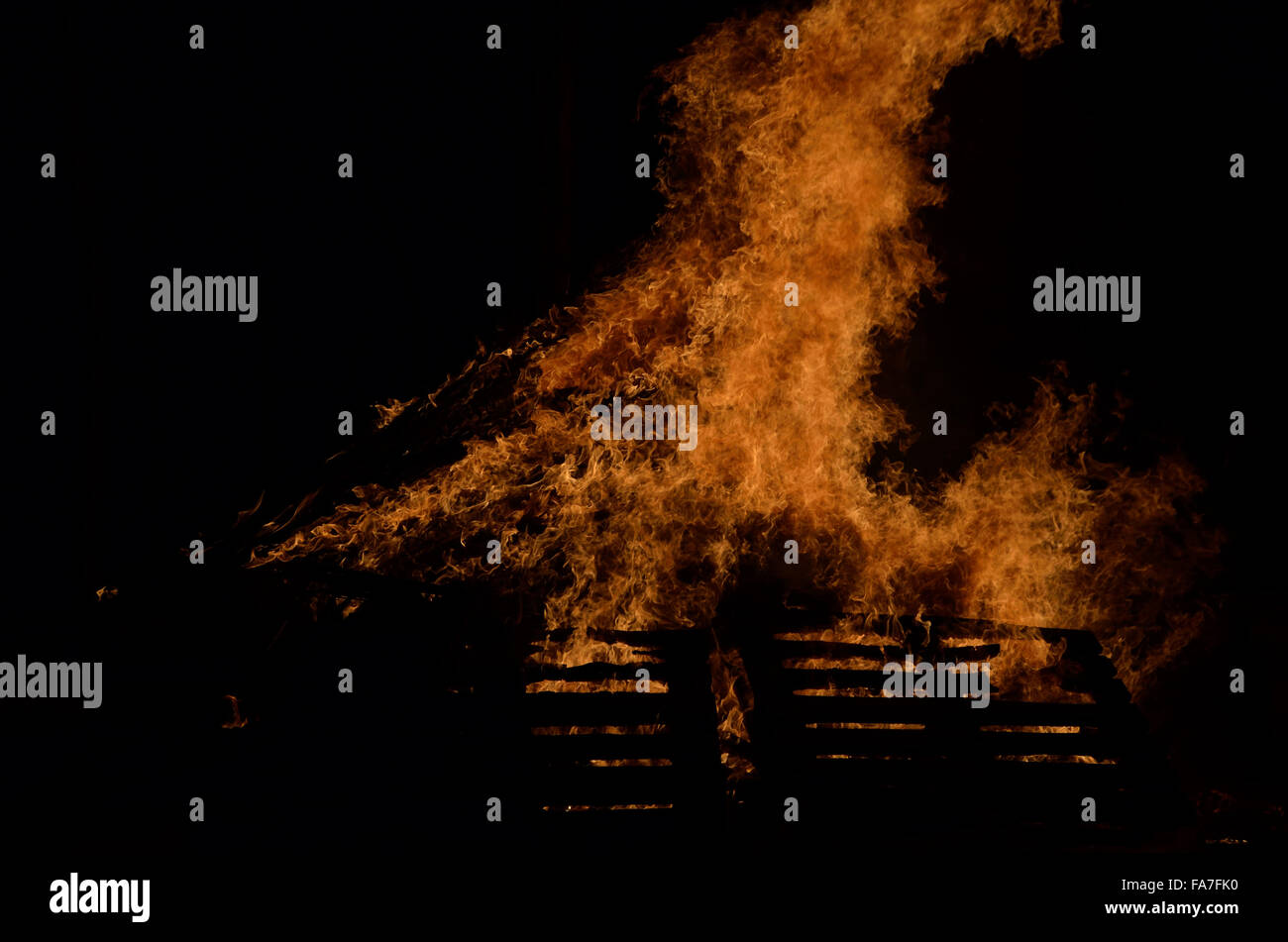 beautiful bonfire in dark winter night Stock Photo - Alamy