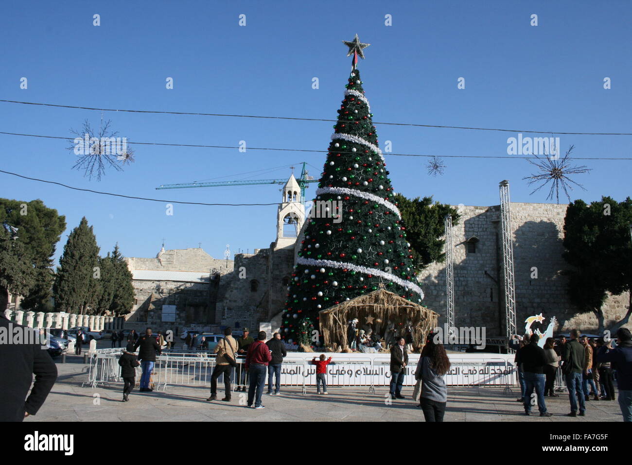 Bethlehem, Palestinian Territories. 21st Dec, 2015. A 15-metre-tall ...