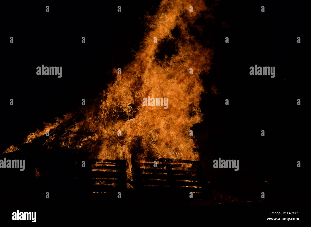 beautiful bonfire in dark winter night Stock Photo - Alamy