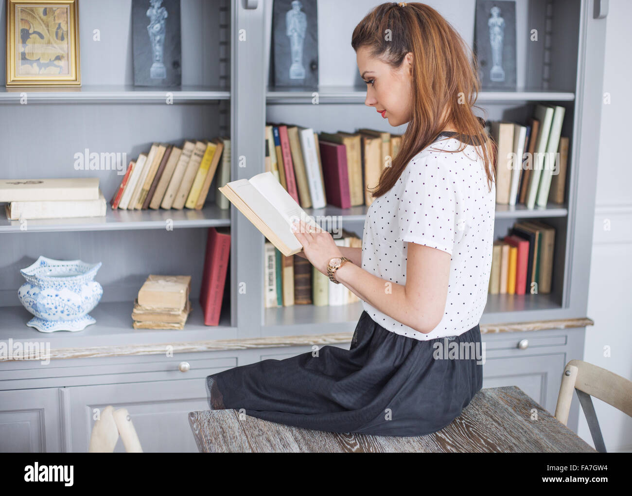 Elegant woman reading an interesting book Stock Photo - Alamy