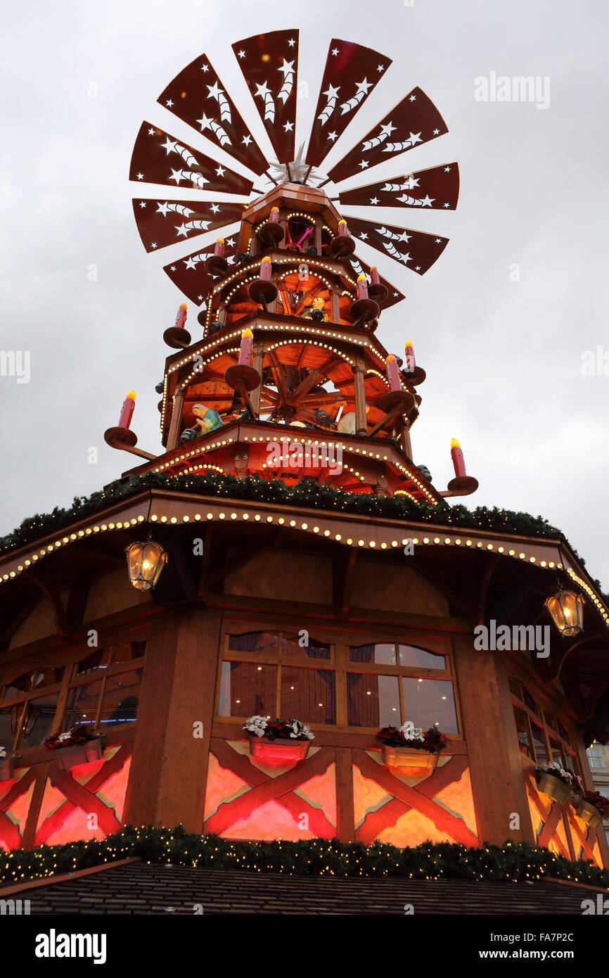 The Pyramiden Treff meeting point at the Alexanderplatz Christmas ...