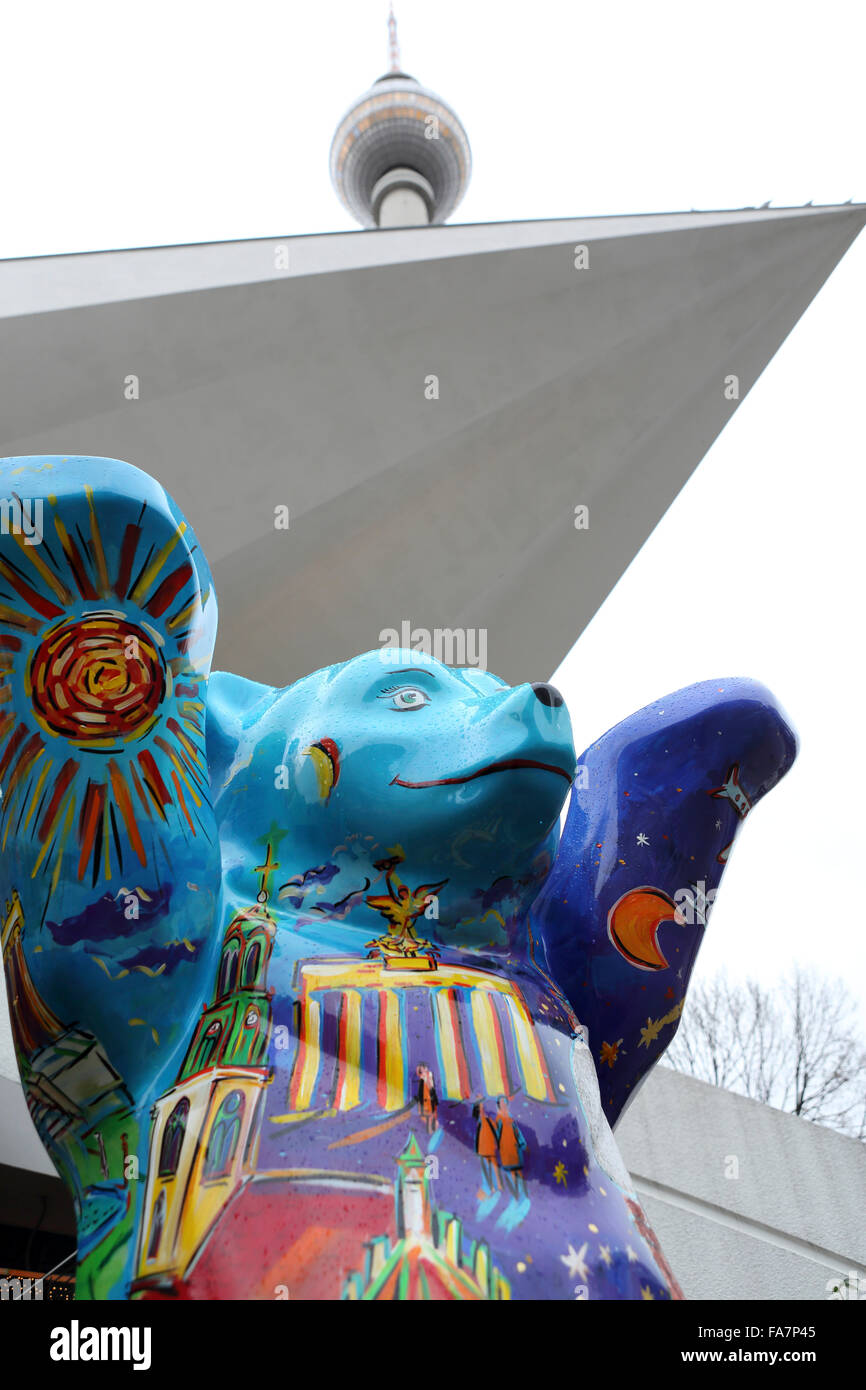 Berlin bear statue hi-res stock photography and images - Alamy