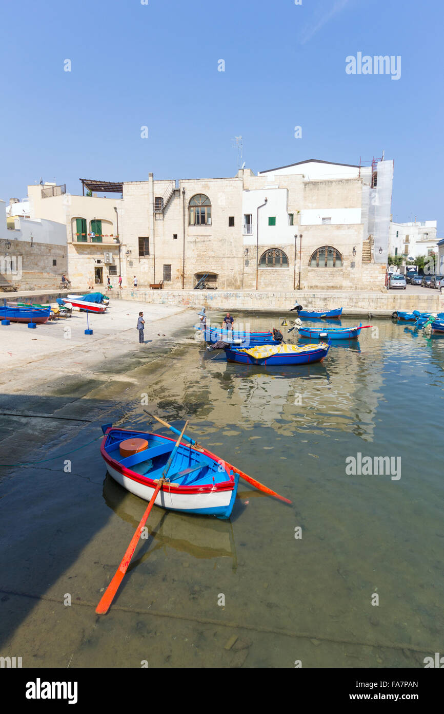 Monopoli docks hi-res stock photography and images - Alamy