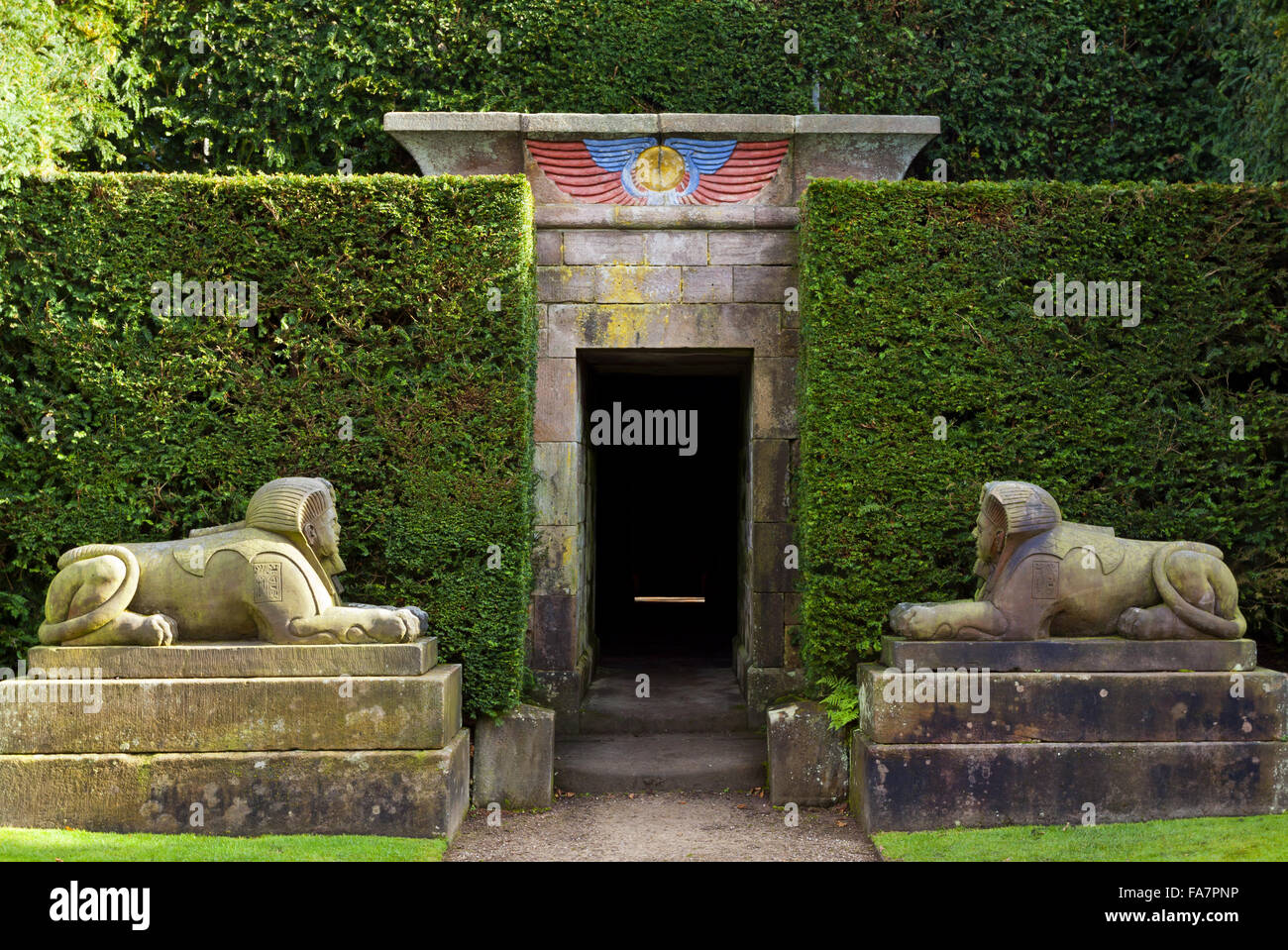 Sphinx sculpture and topiary hi-res stock photography and images - Alamy