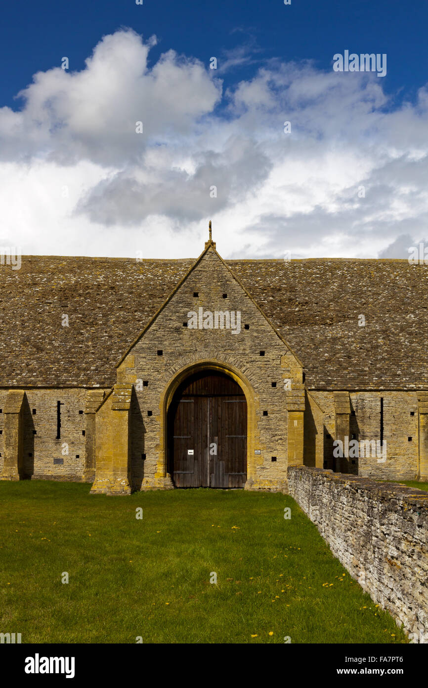 Middle littleton tithe barn hi-res stock photography and images - Alamy