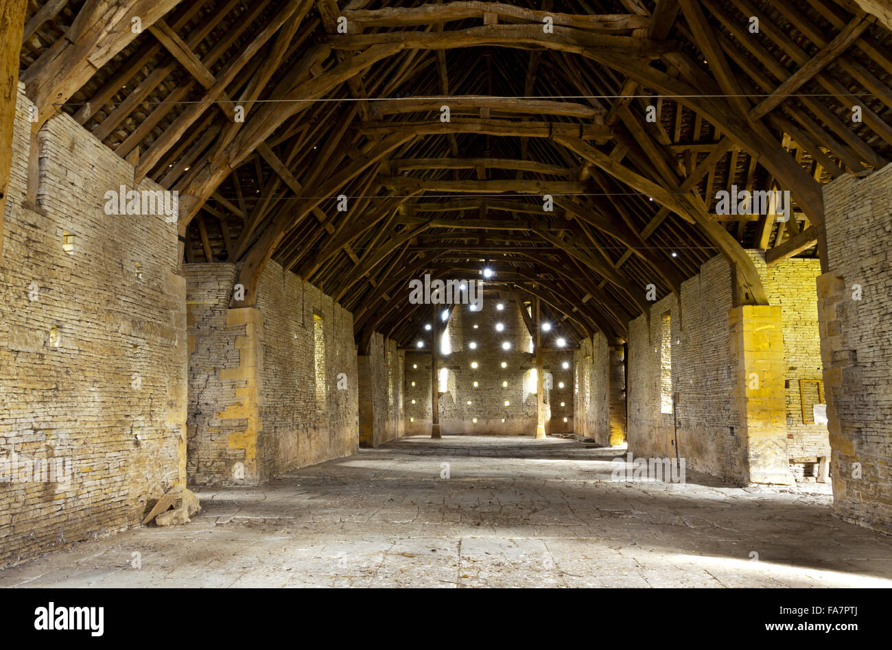 Tithe barns hi-res stock photography and images - Alamy