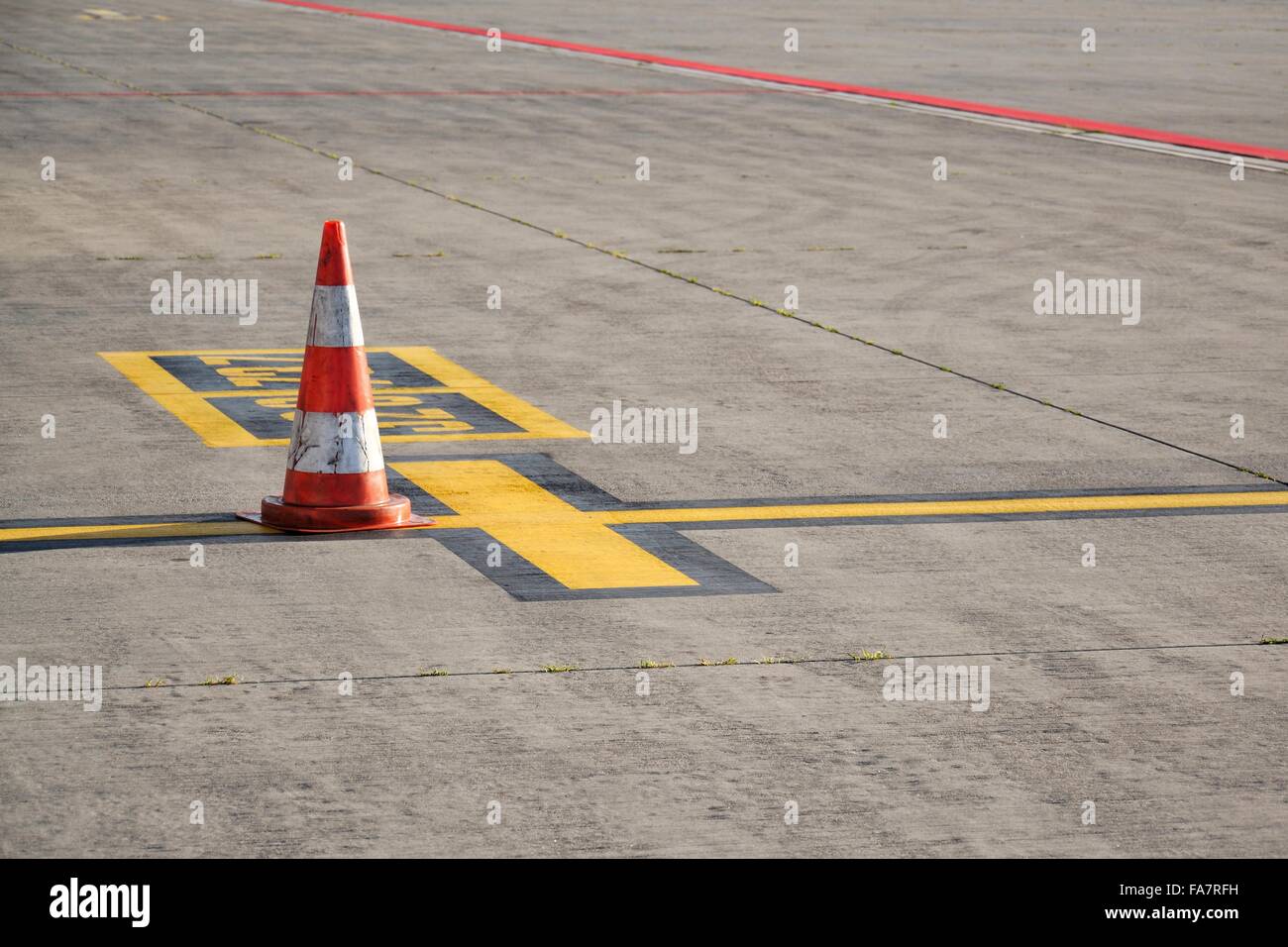 Airport runway stop warning sign hi-res stock photography and images ...