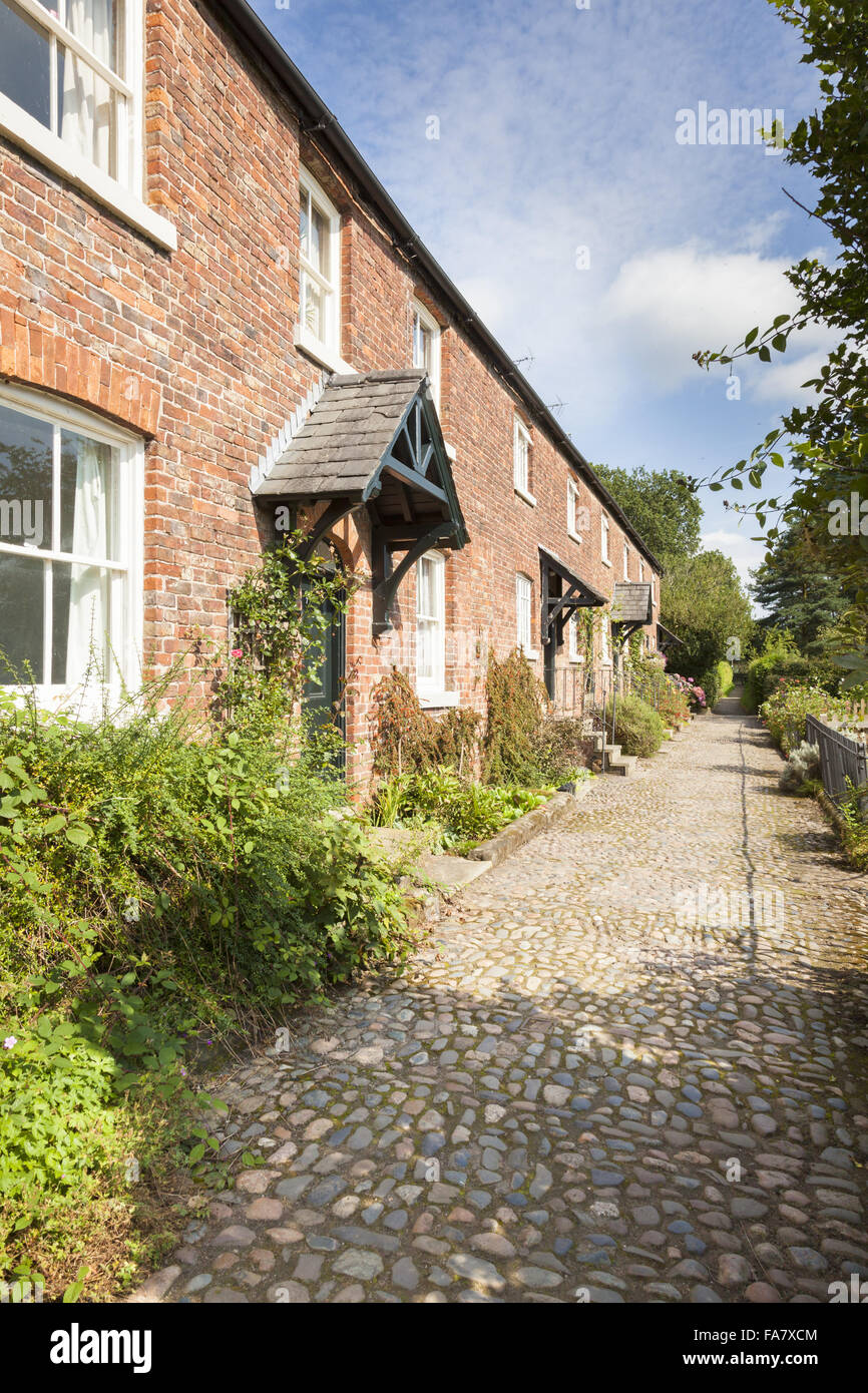 Workers cottages homes houses hi-res stock photography and images - Alamy