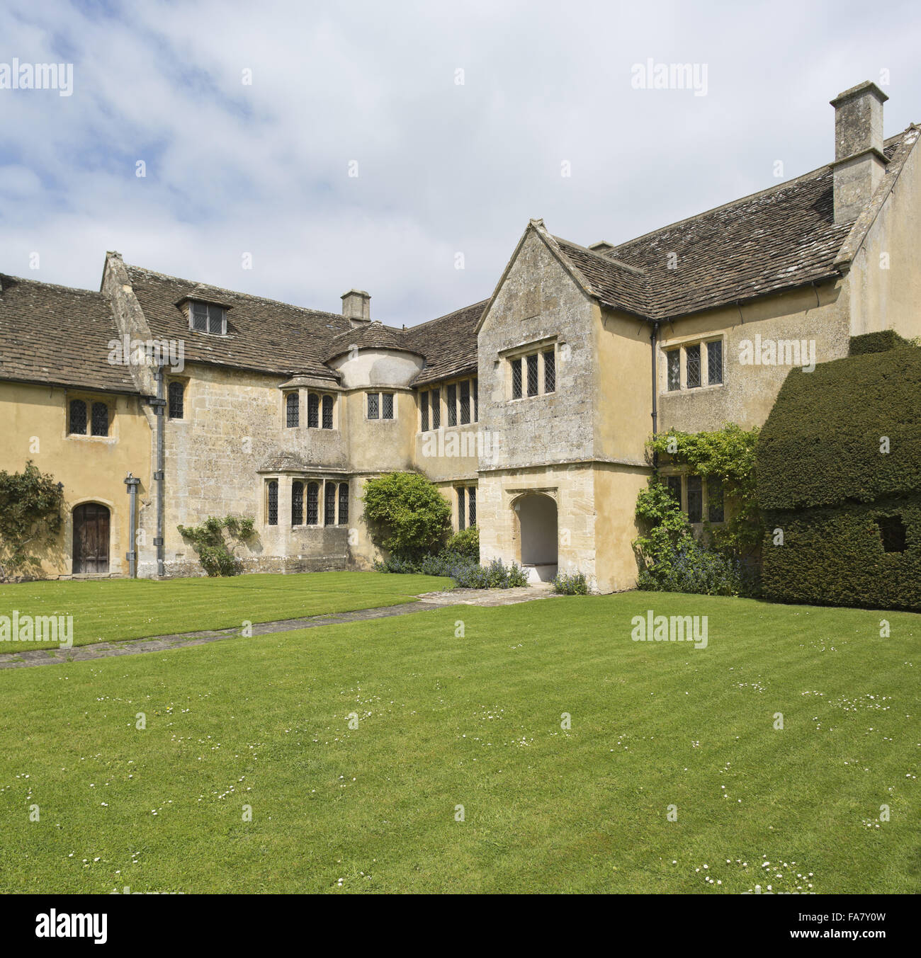 Grounds of manor houses hi-res stock photography and images - Alamy