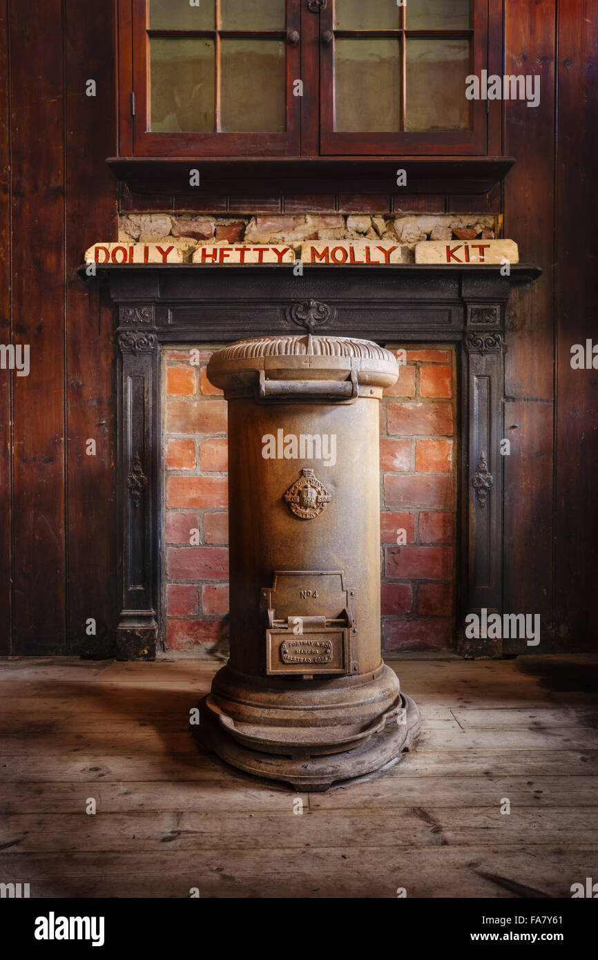 Tortoise garden uk hi-res stock photography and images - Alamy