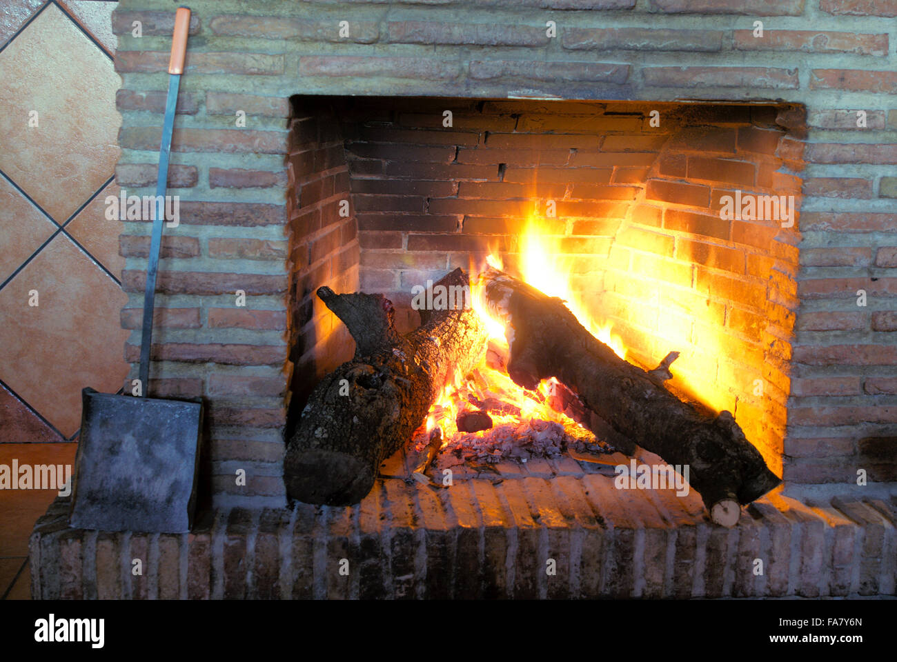 Rustic open fire to warm you up Stock Photo - Alamy