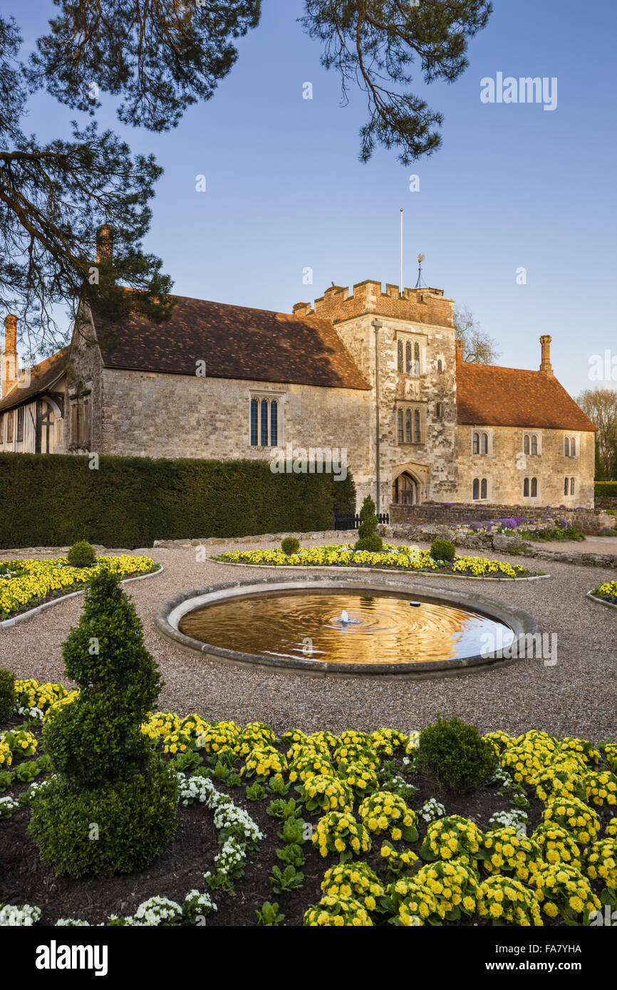 West front of ightham mote hi-res stock photography and images - Alamy
