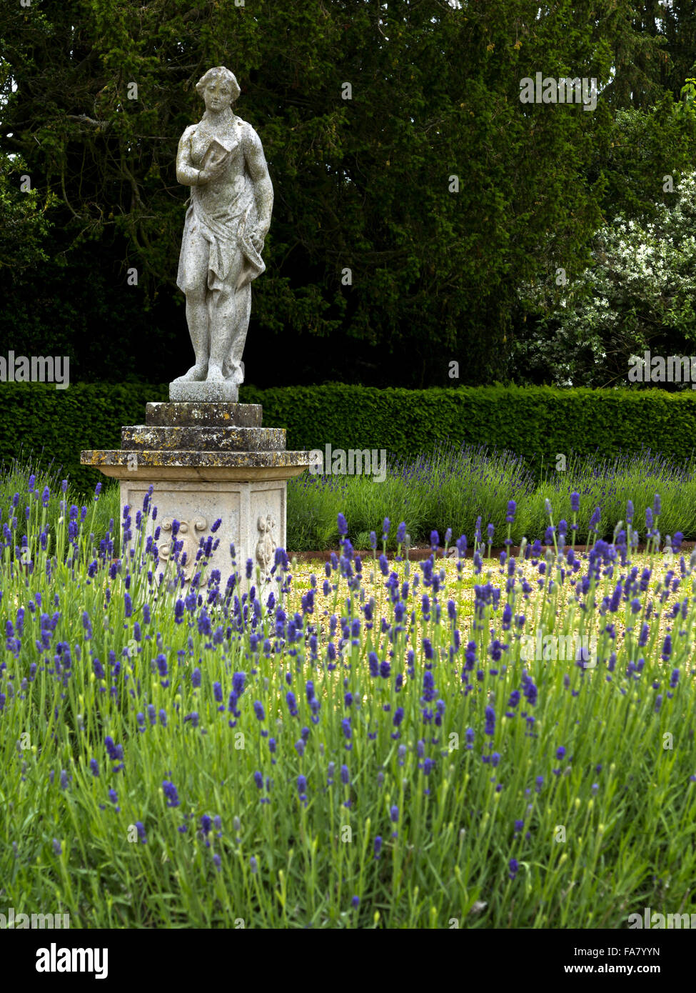 Garden statue rm hi-res stock photography and images - Alamy