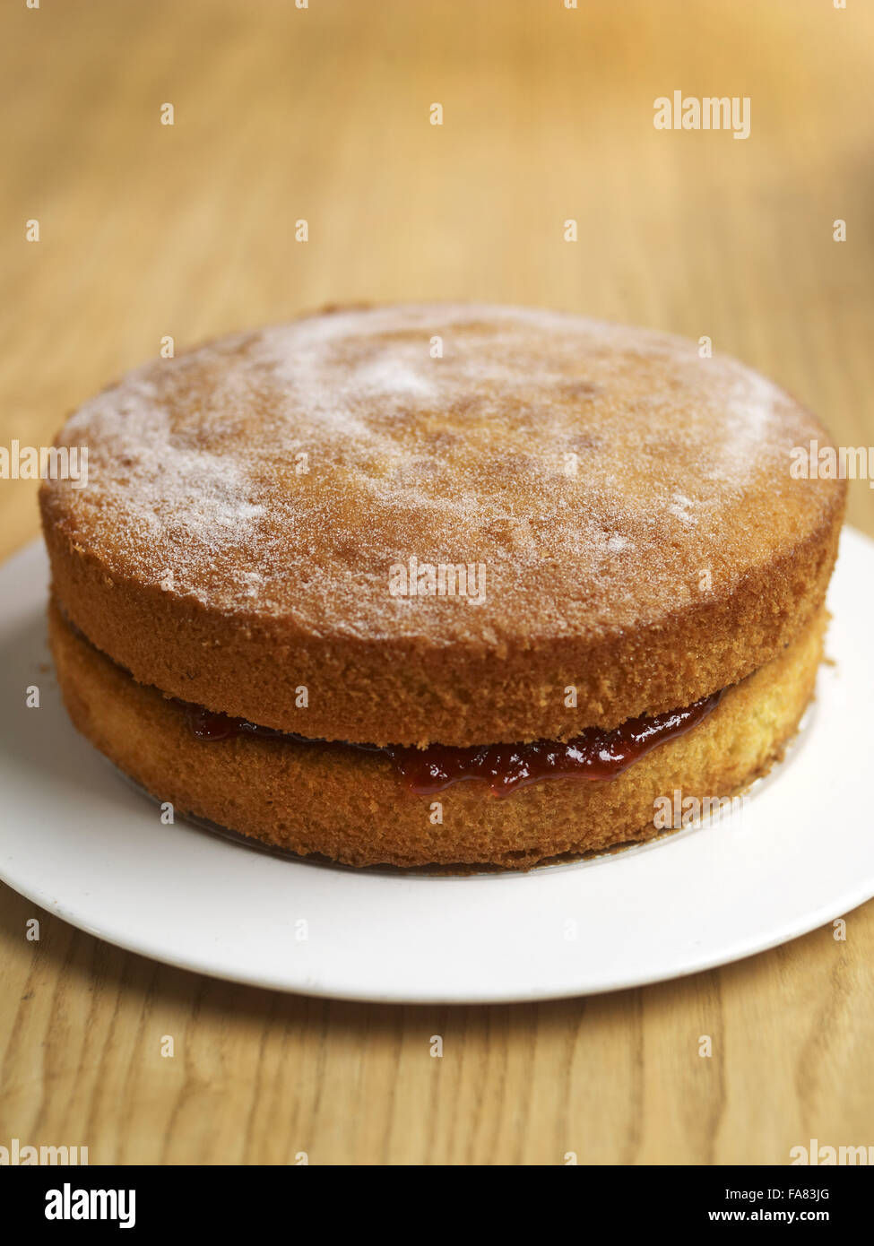 Victoria sandwich sponge cake Stock Photo - Alamy