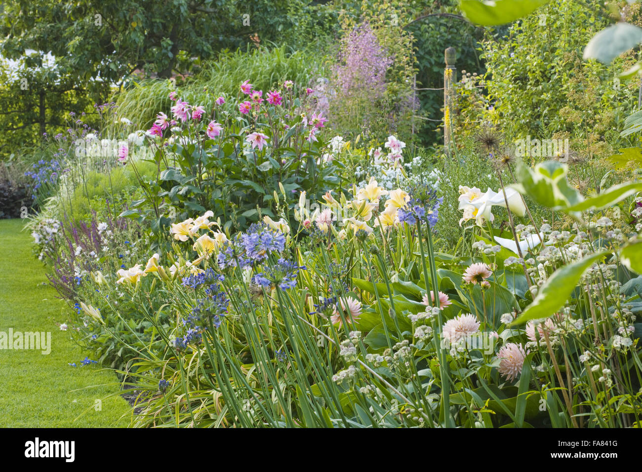 The Centenary Border at Peckover House and Garden, Wisbech ...