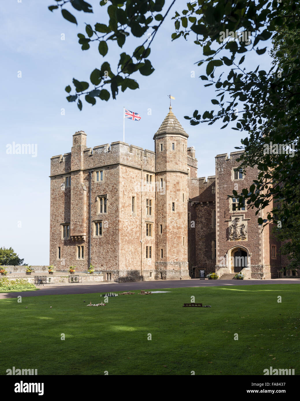Nineteenth century castles hi-res stock photography and images - Alamy