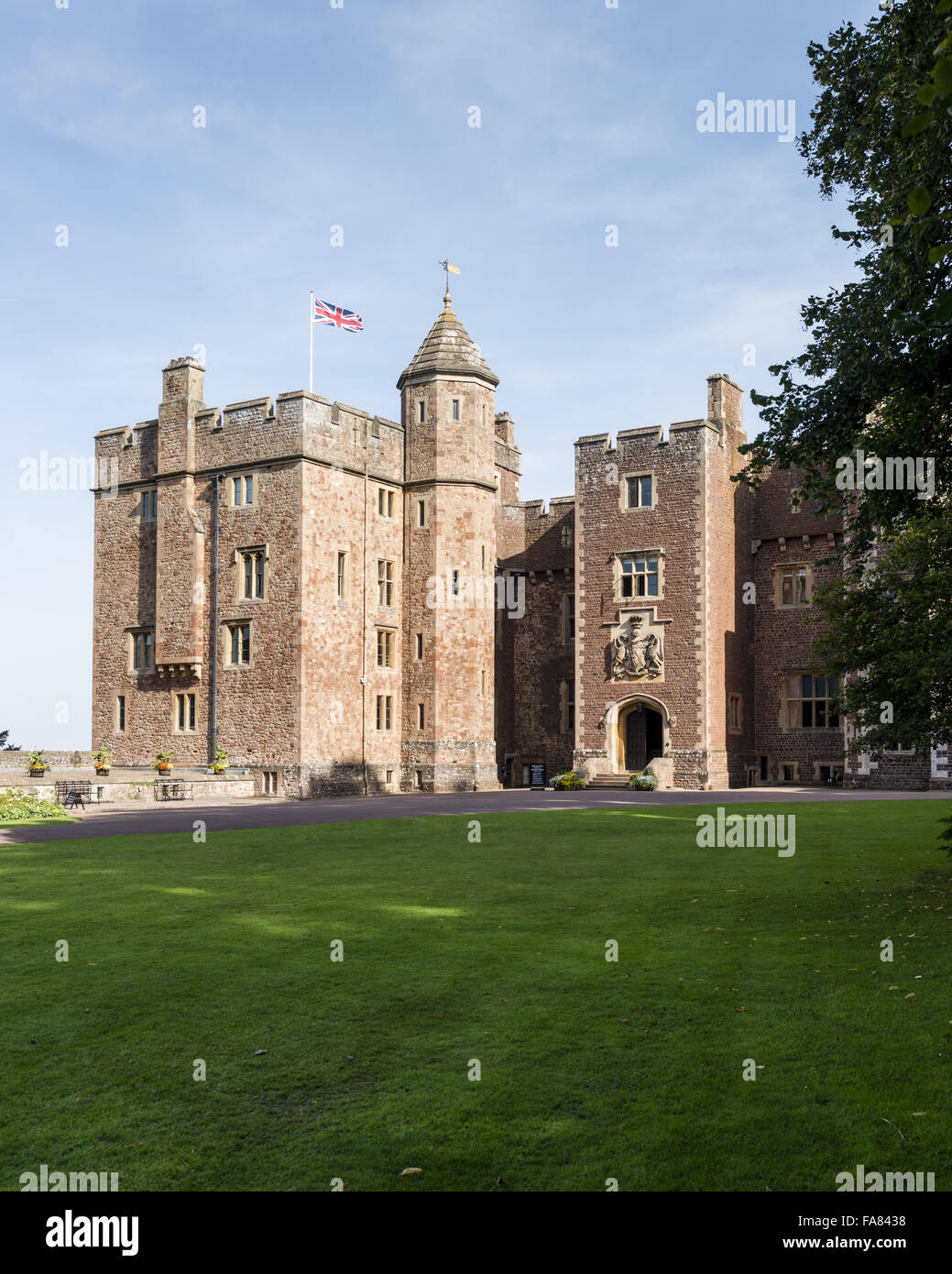 Nineteenth century castles hi-res stock photography and images - Alamy