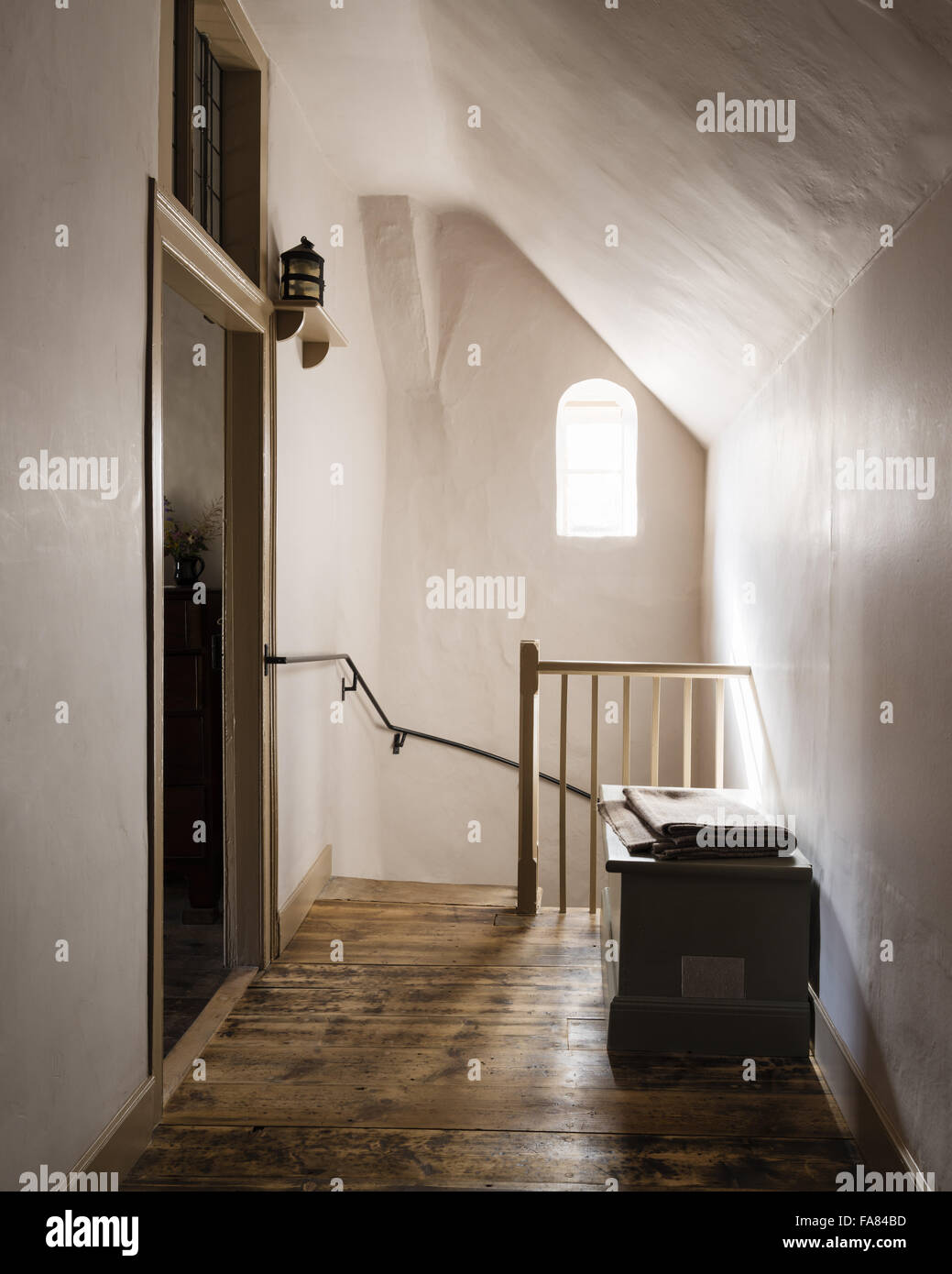 Stairs landings hi-res stock photography and images - Alamy