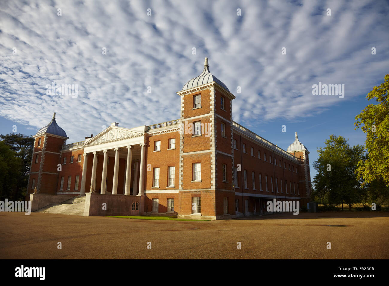 The "transparent" portico on the east front at Osterley, Isleworth ...