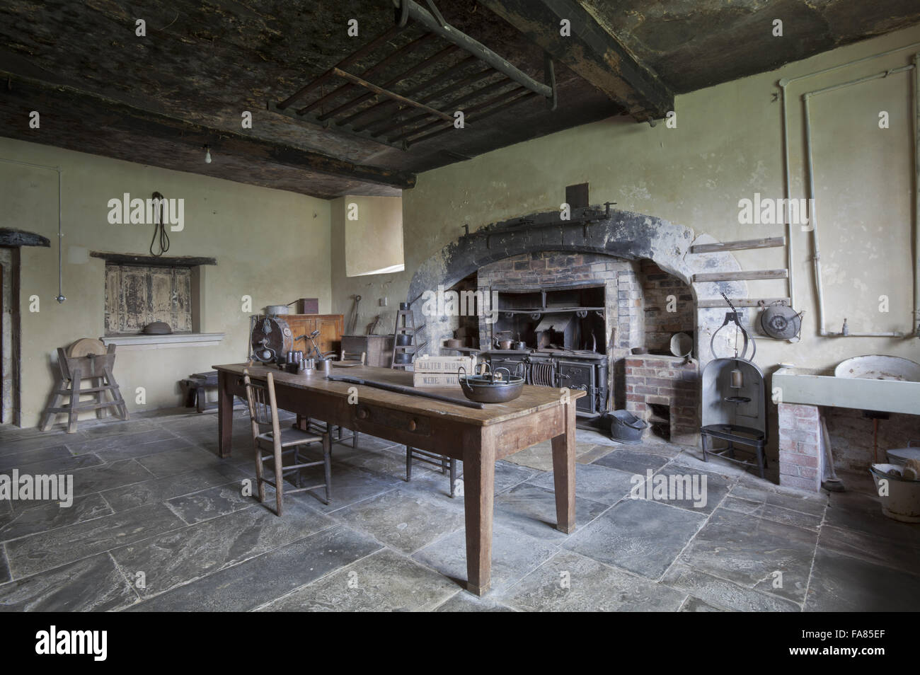 London 17th century houses east hi-res stock photography and images - Alamy