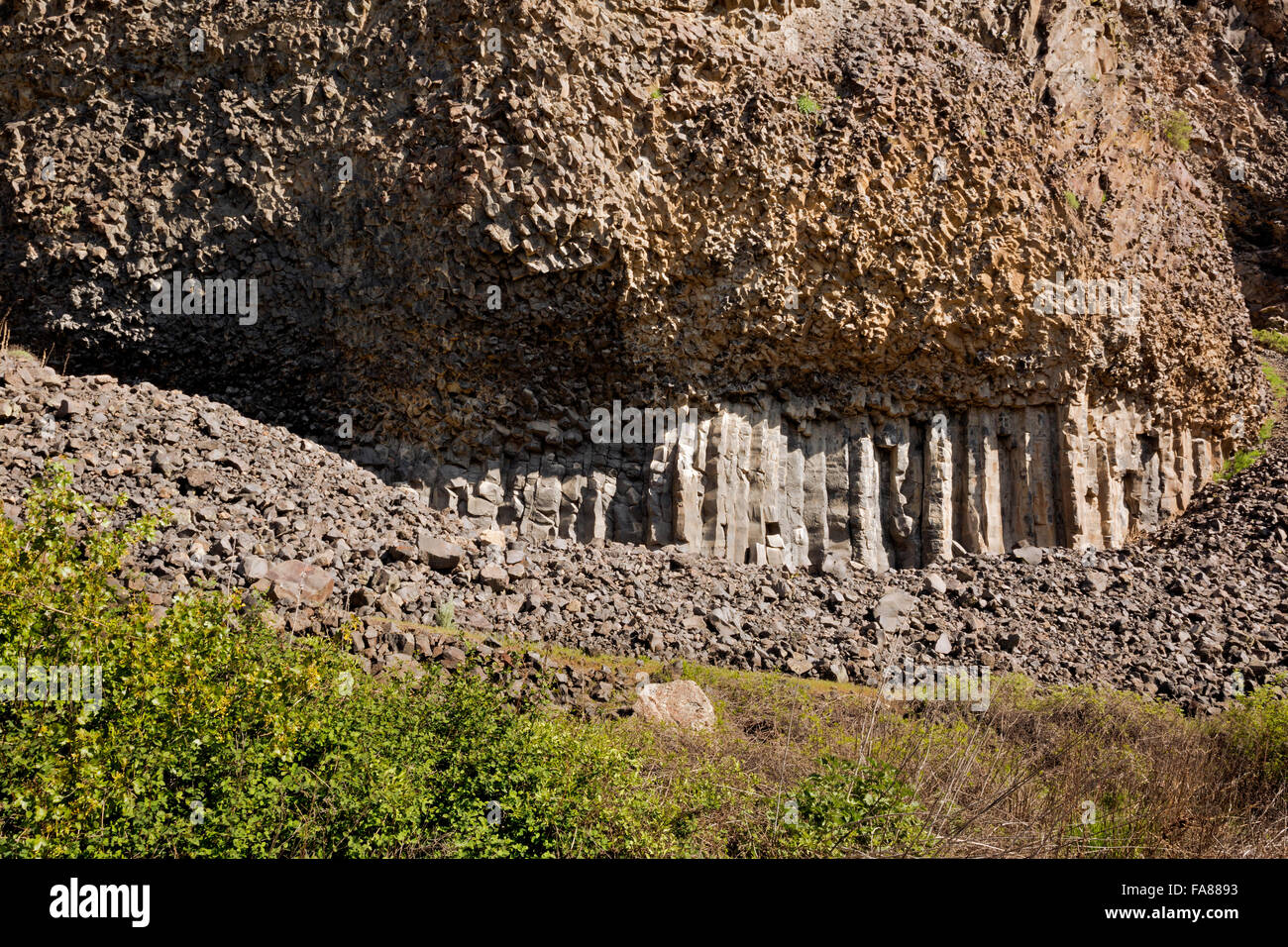 Horizontal layers and columnar basalt hi-res stock photography and ...