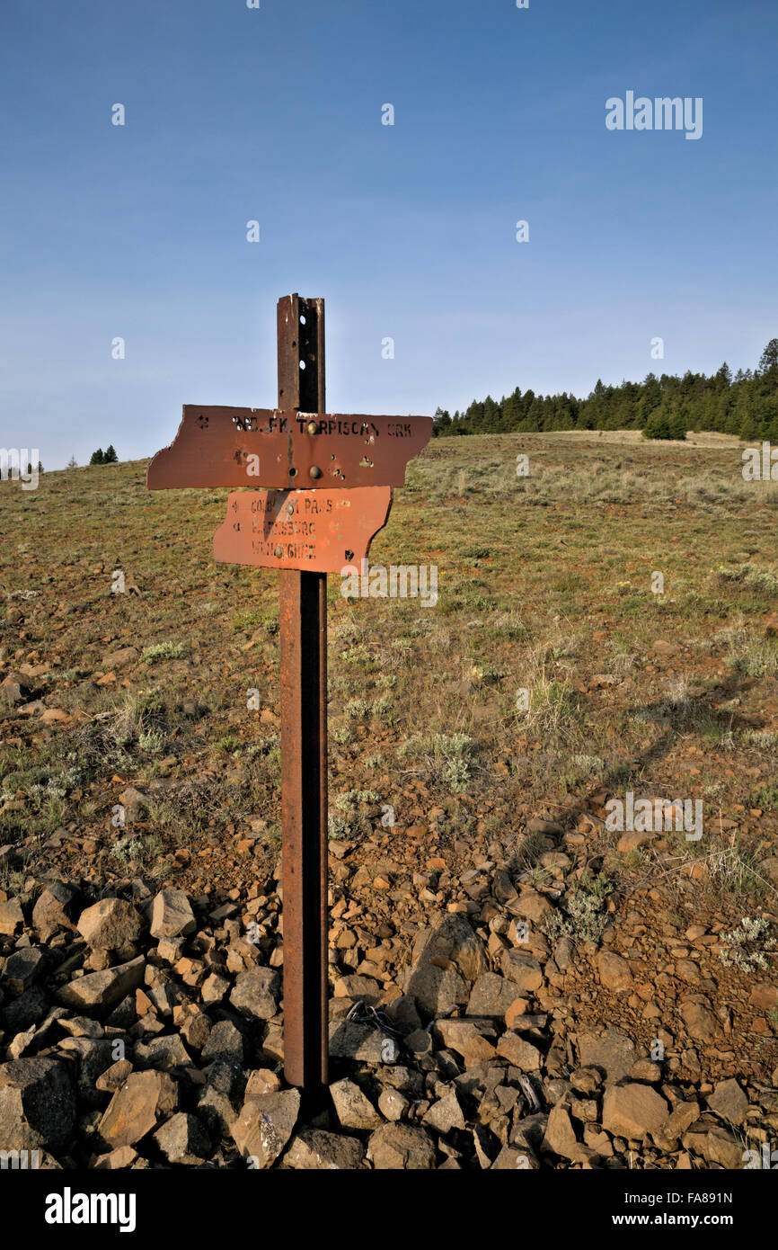 WA12440-00...WASHINGTON - Signpost along the Colockum Pass Road through ...