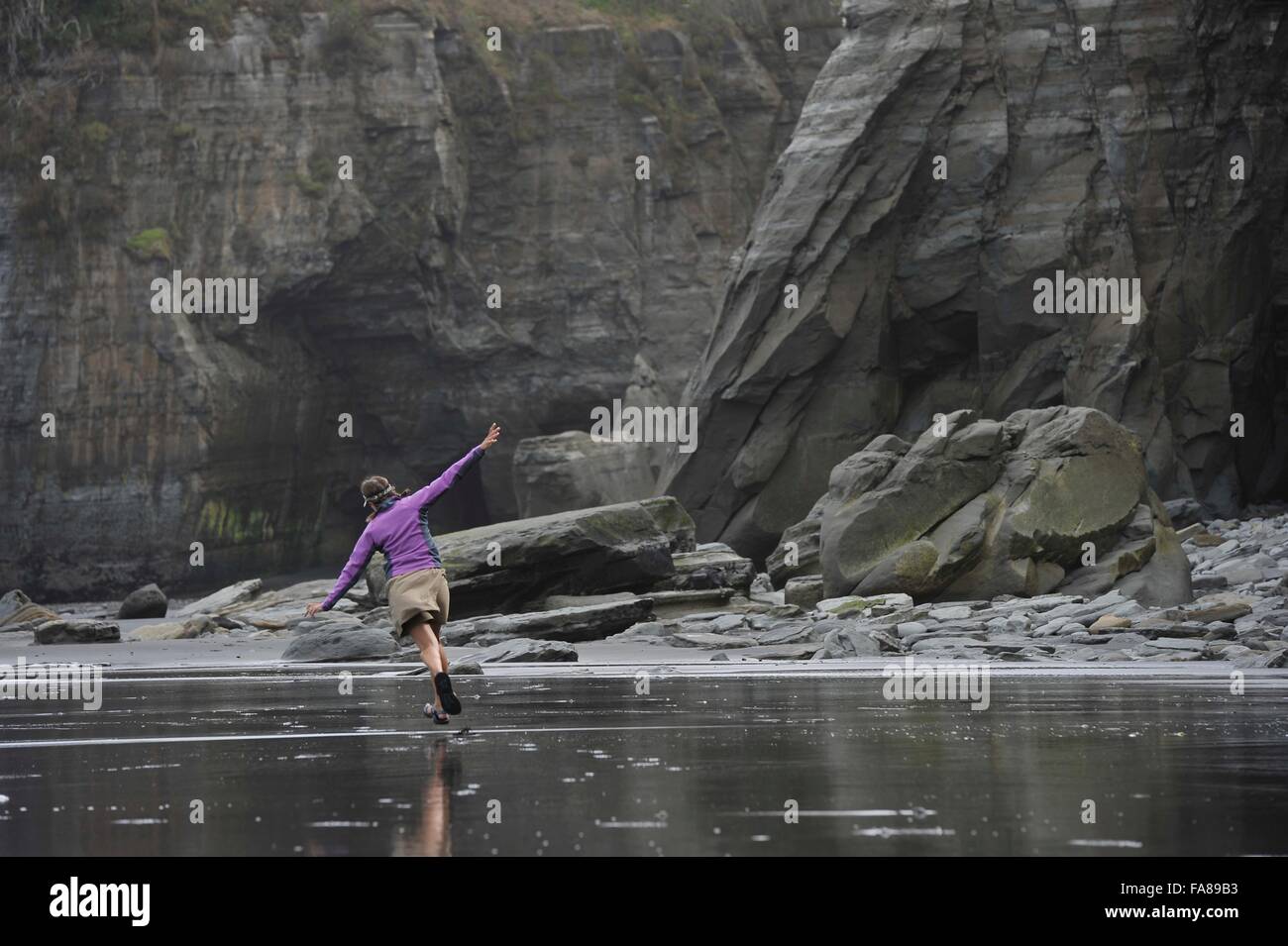 Woman young with open arms running hi-res stock photography and images ...