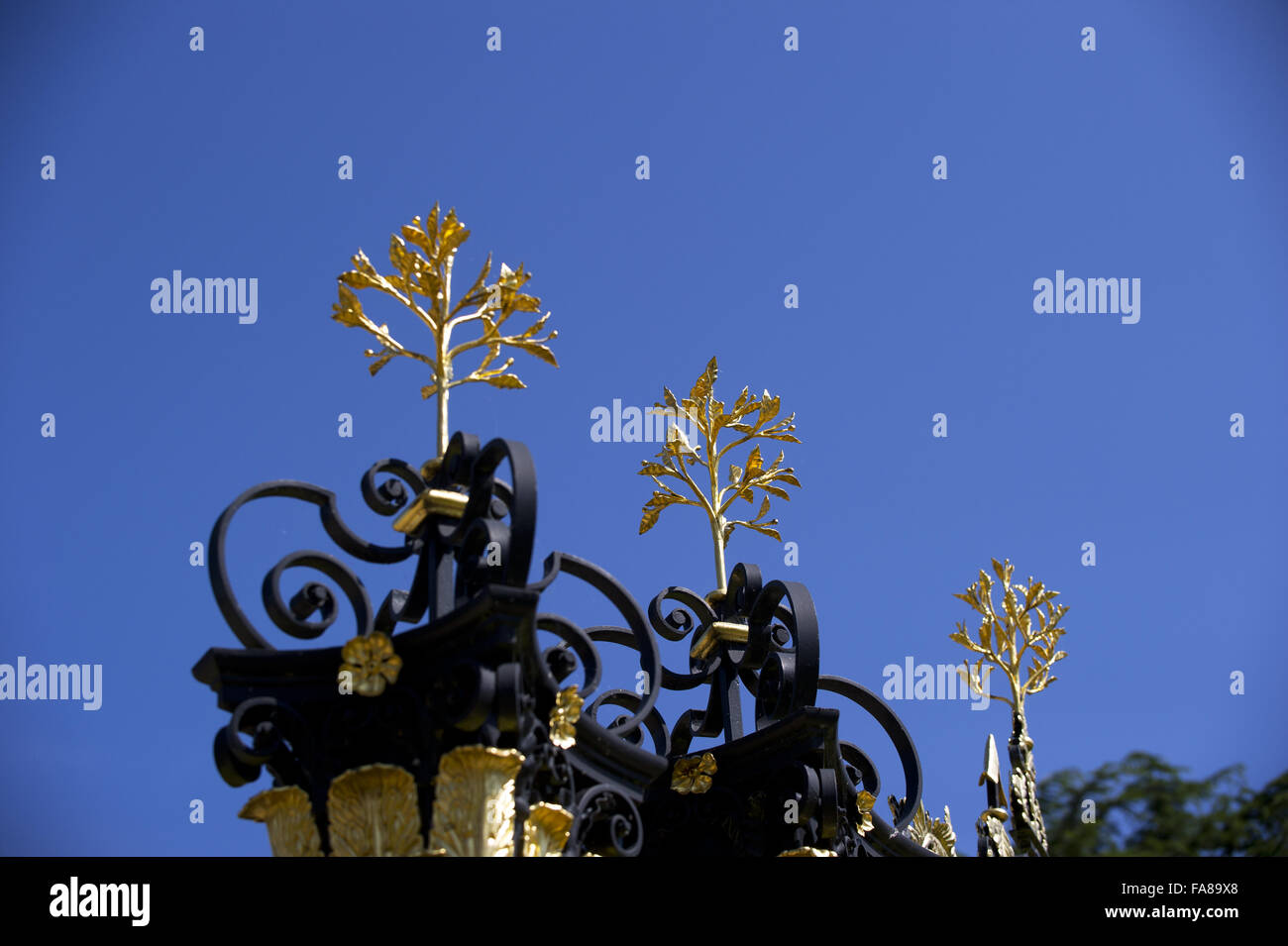 18th century wrought iron gates High Resolution Stock Photography and ...