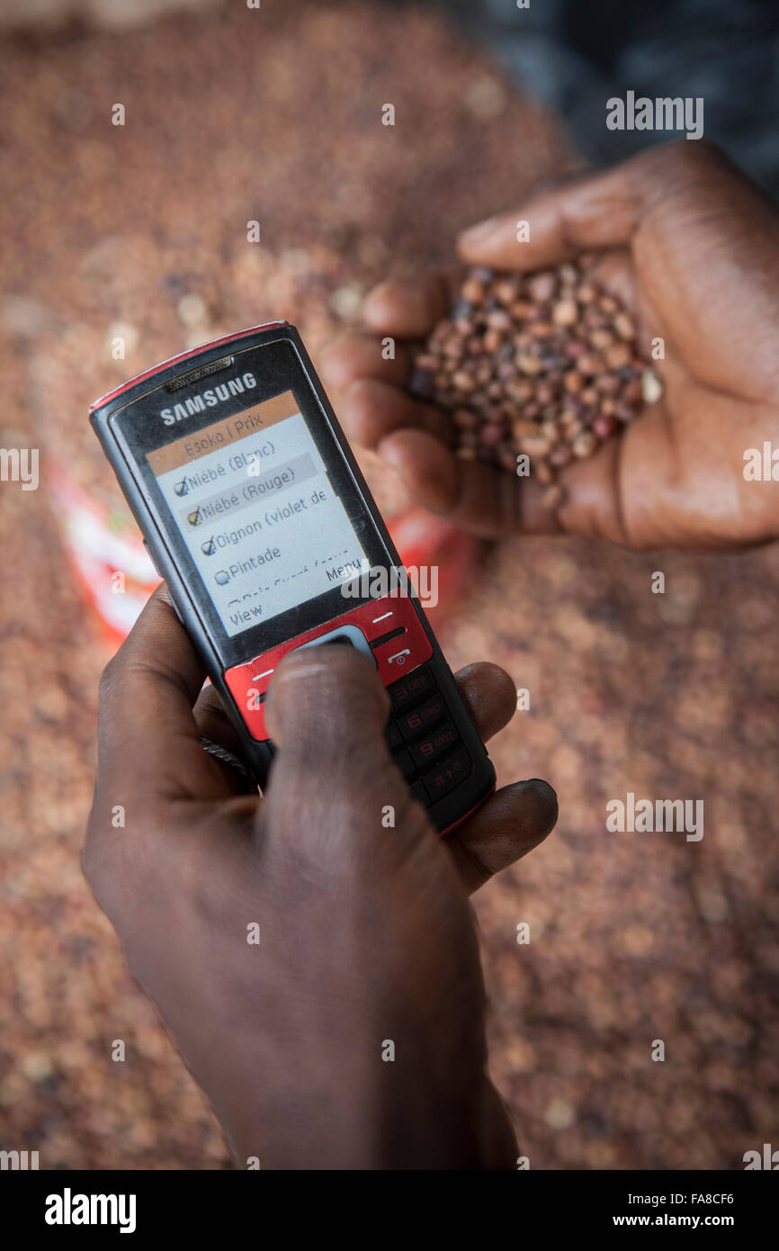 Africa mobile phone farmer hi-res stock photography and images - Alamy