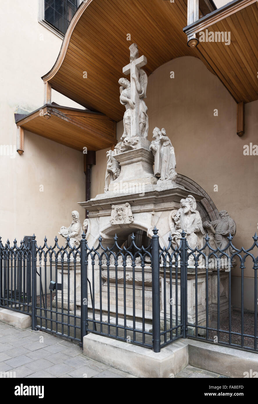 Tombstone sculptures near Latin cathedral in Lviv Stock Photo - Alamy