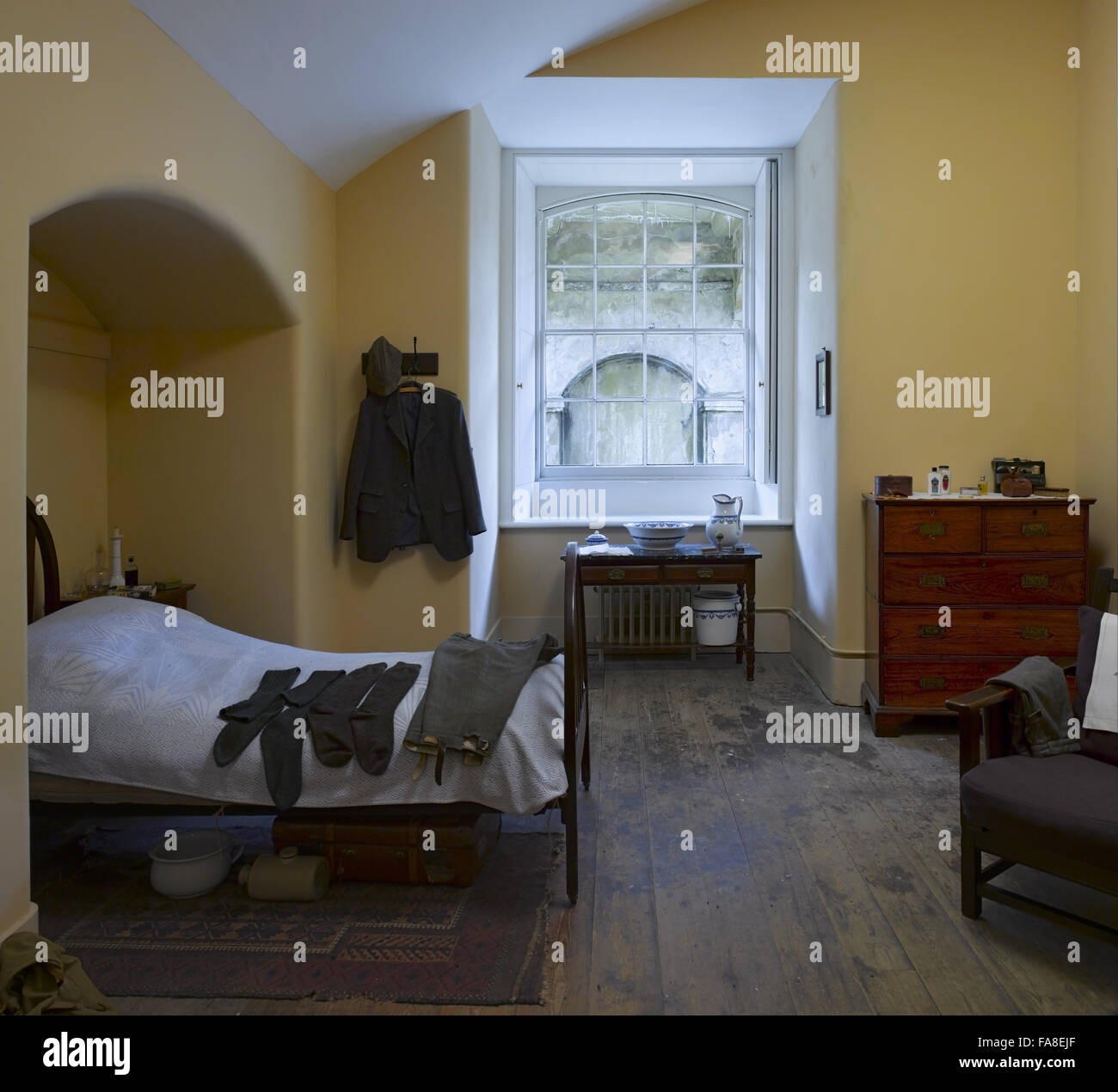 Servants in basement hi-res stock photography and images - Alamy