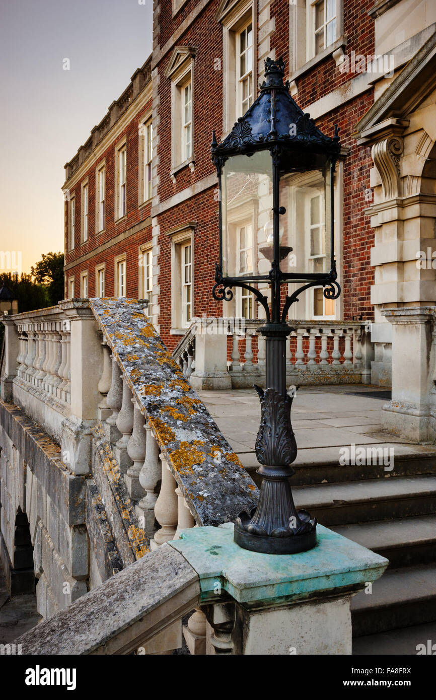 Stately home steps hi-res stock photography and images - Alamy