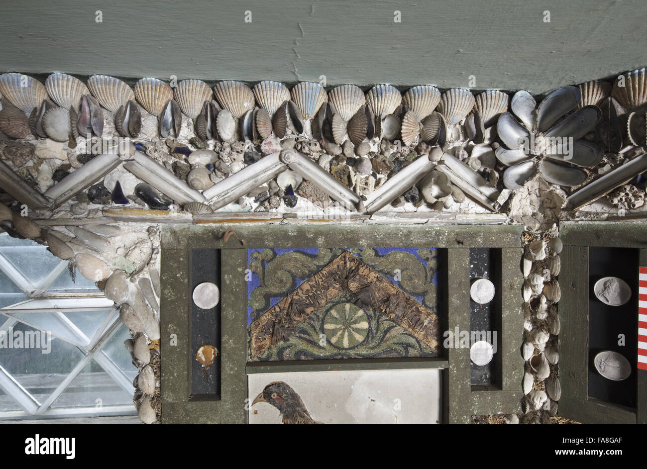 Two part shell hi-res stock photography and images - Alamy