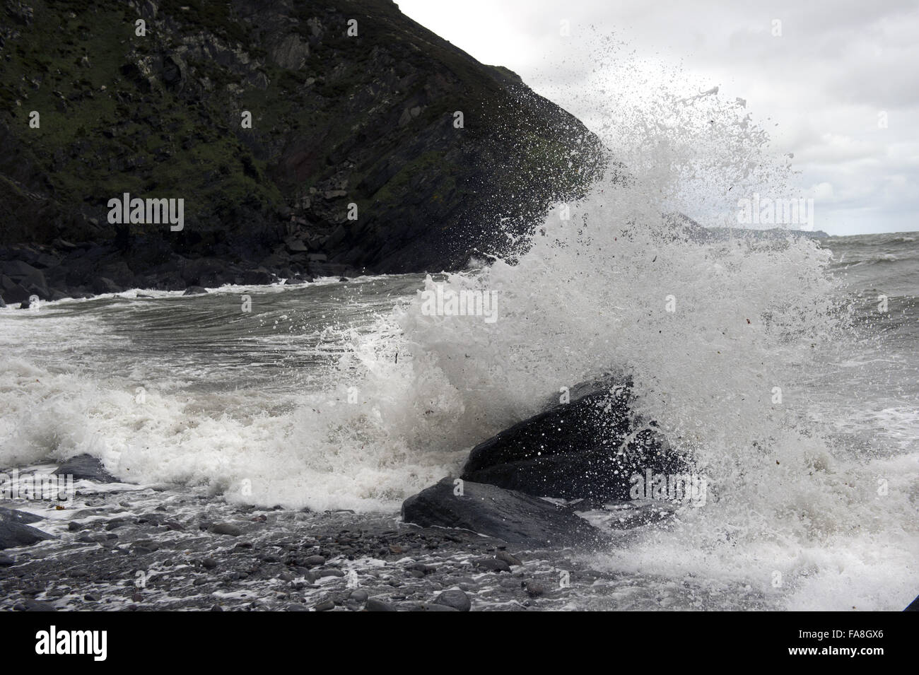 Waves crash against the rocks at Heddon's Mouth, North Devon Stock ...