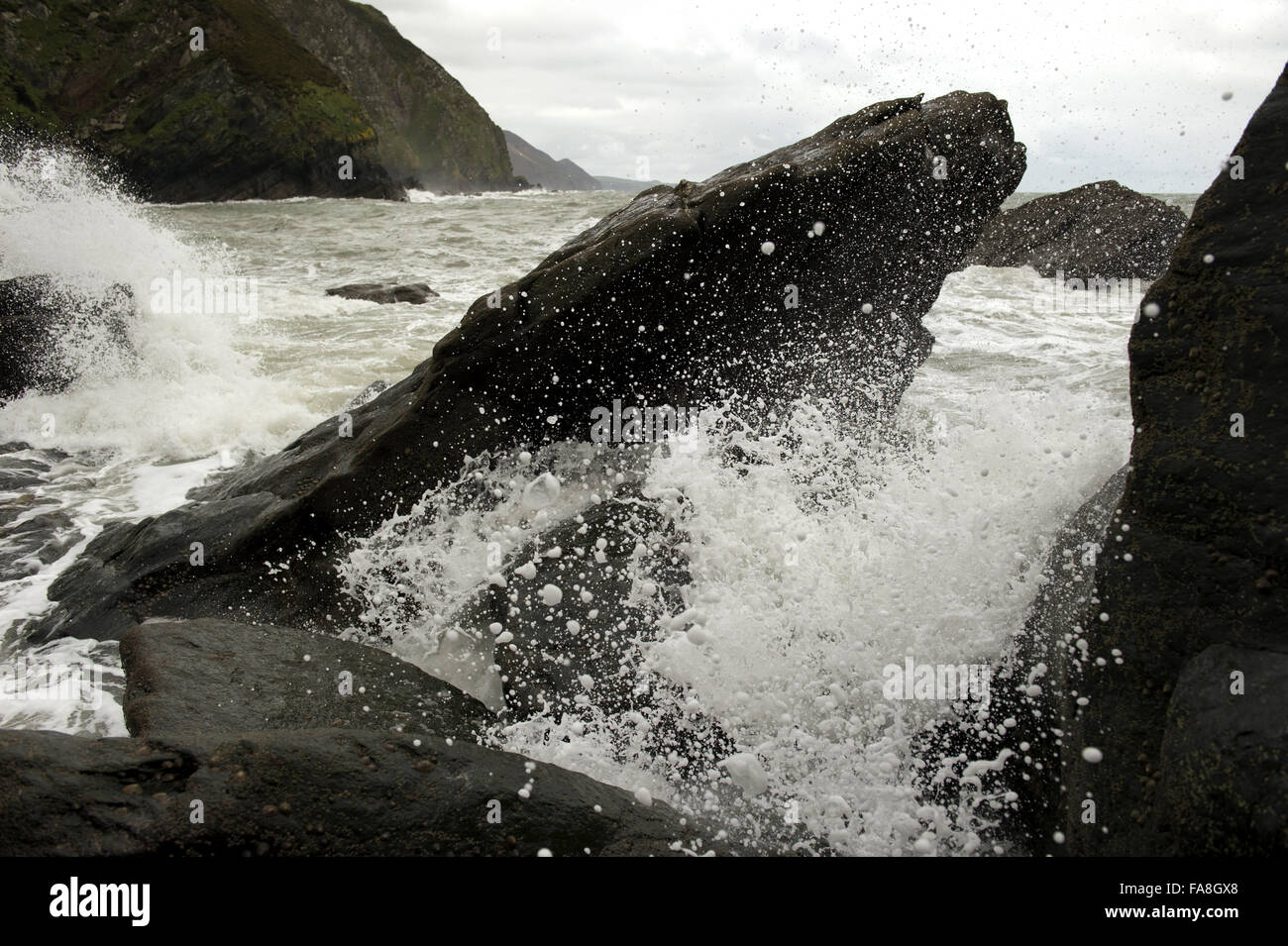Waves crash against the rocks at Heddon's Mouth, North Devon Stock ...
