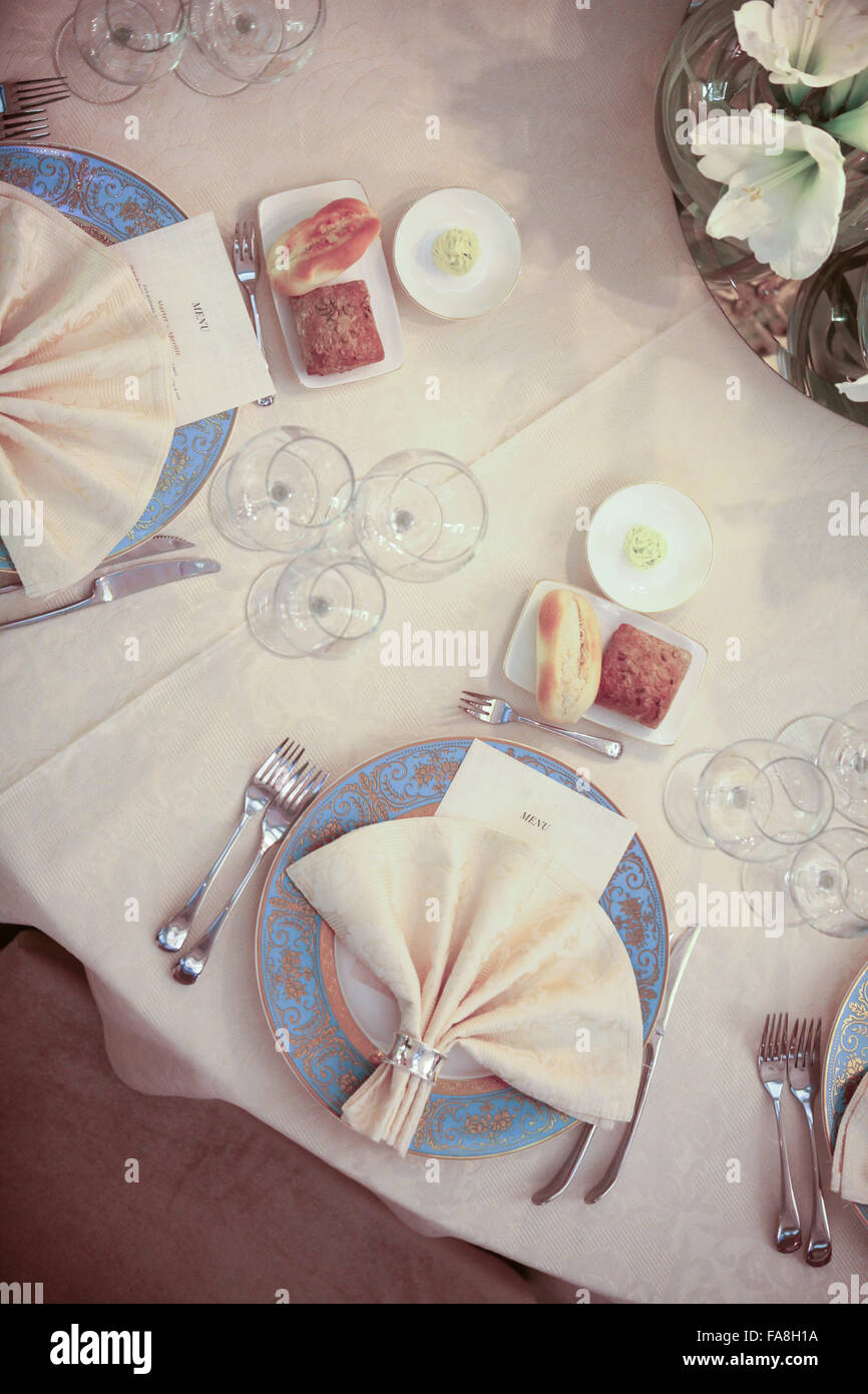 Color image of an empty dinner table Stock Photo - Alamy