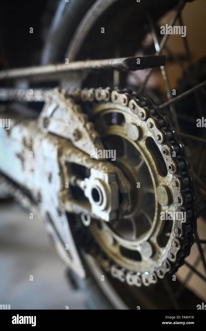 Close up image of a muddy motorcycle chain Stock Photo - Alamy