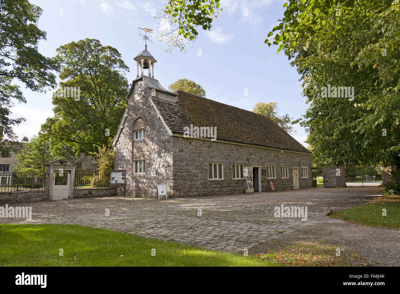 Stable gallery hi-res stock photography and images - Alamy