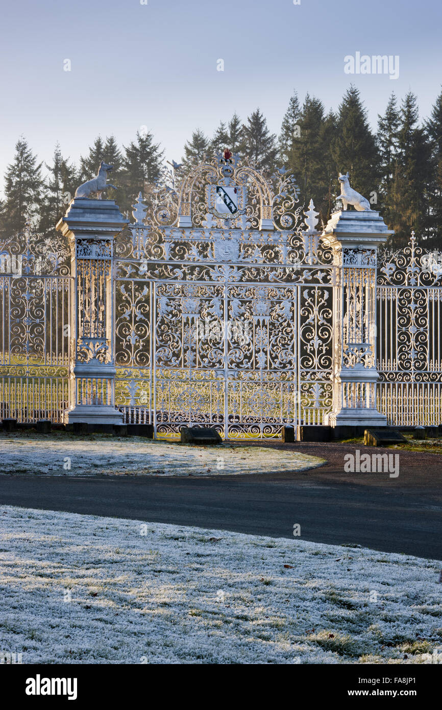 18th century wrought iron gates High Resolution Stock Photography and ...