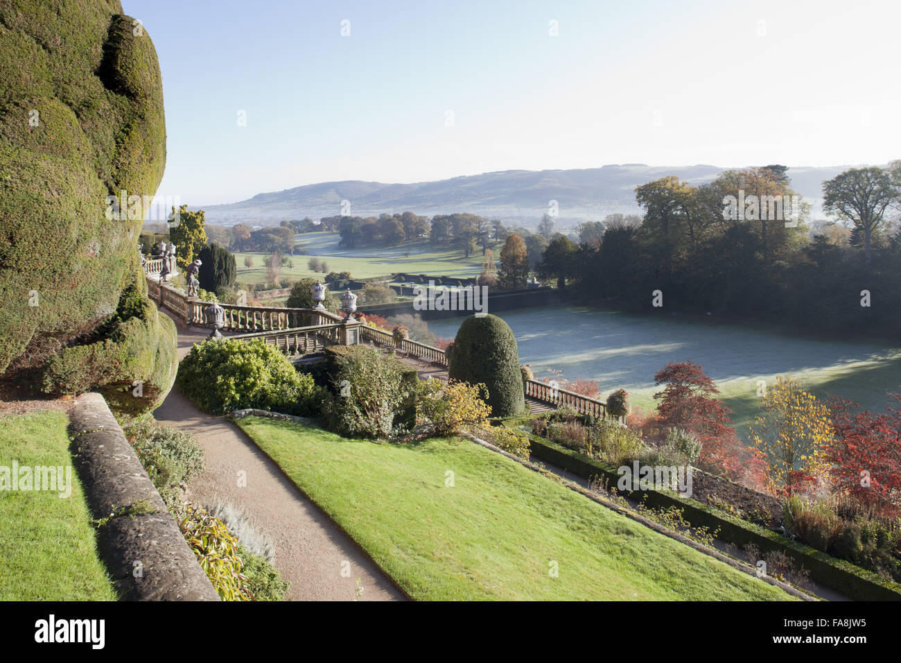 Powis castle hedge hi-res stock photography and images - Alamy