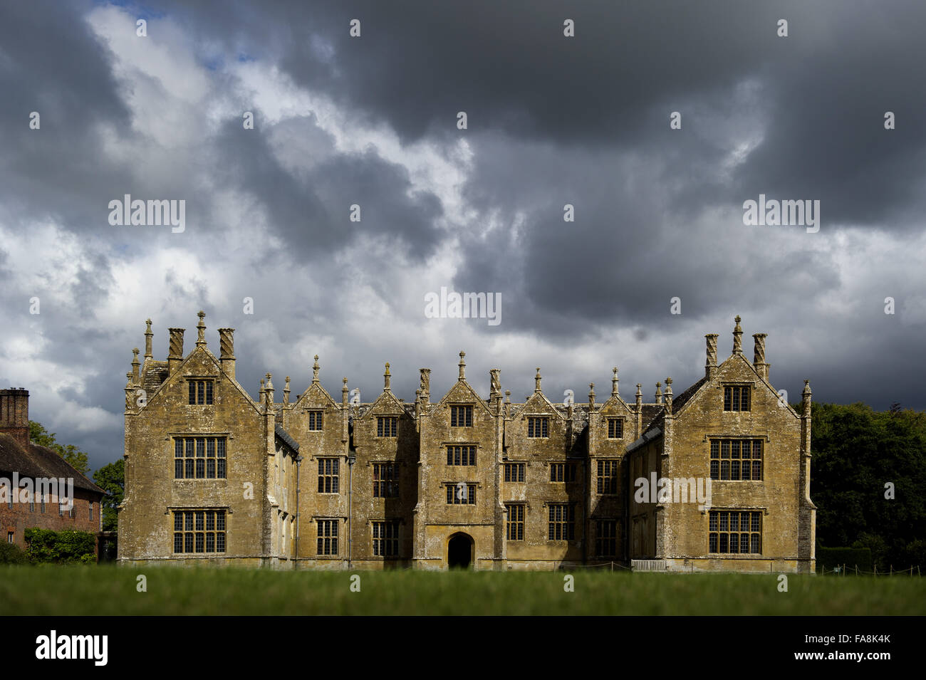 16th century jacobean manor house hi-res stock photography and images ...