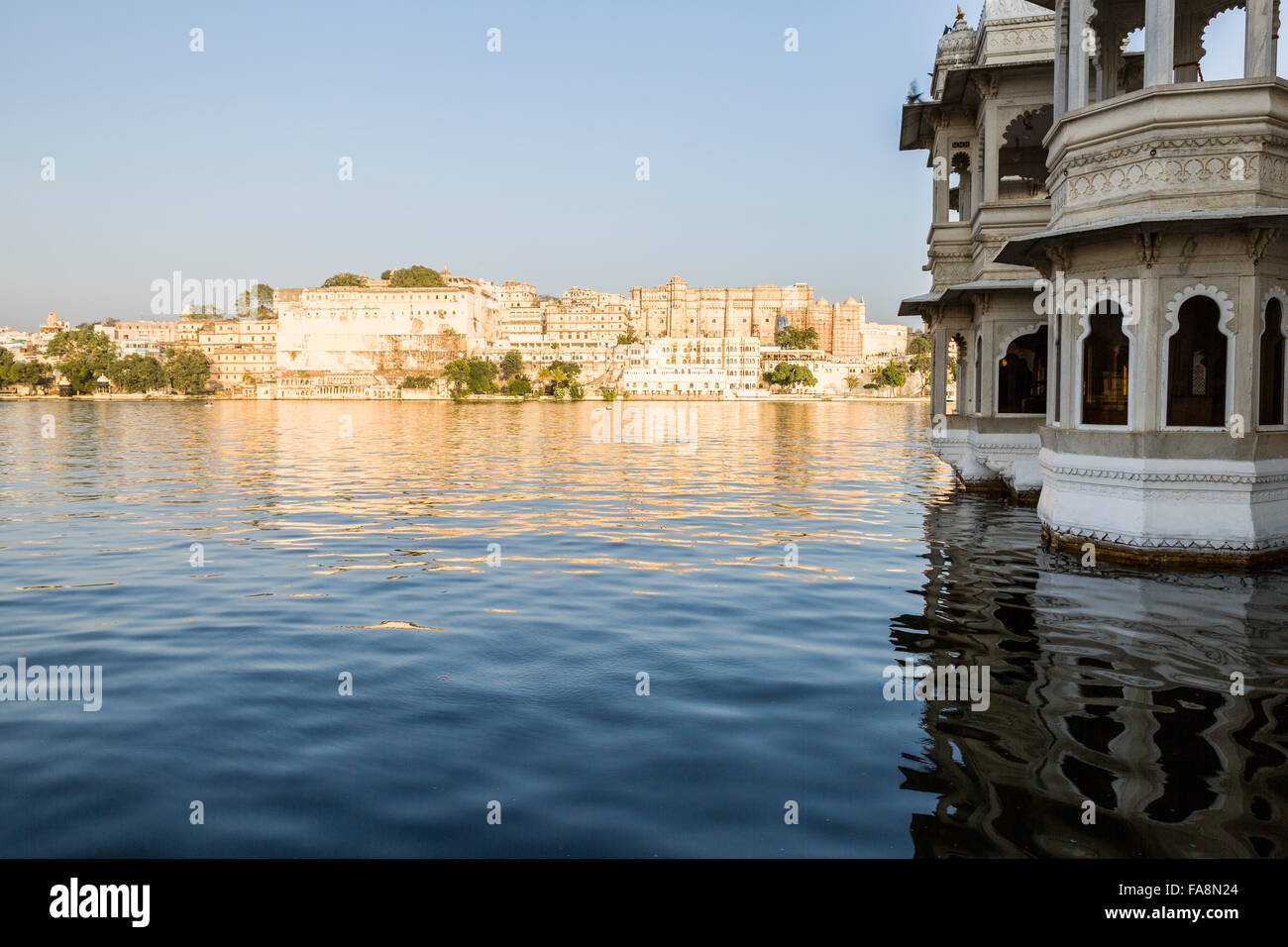Taj lake palace hi-res stock photography and images - Alamy
