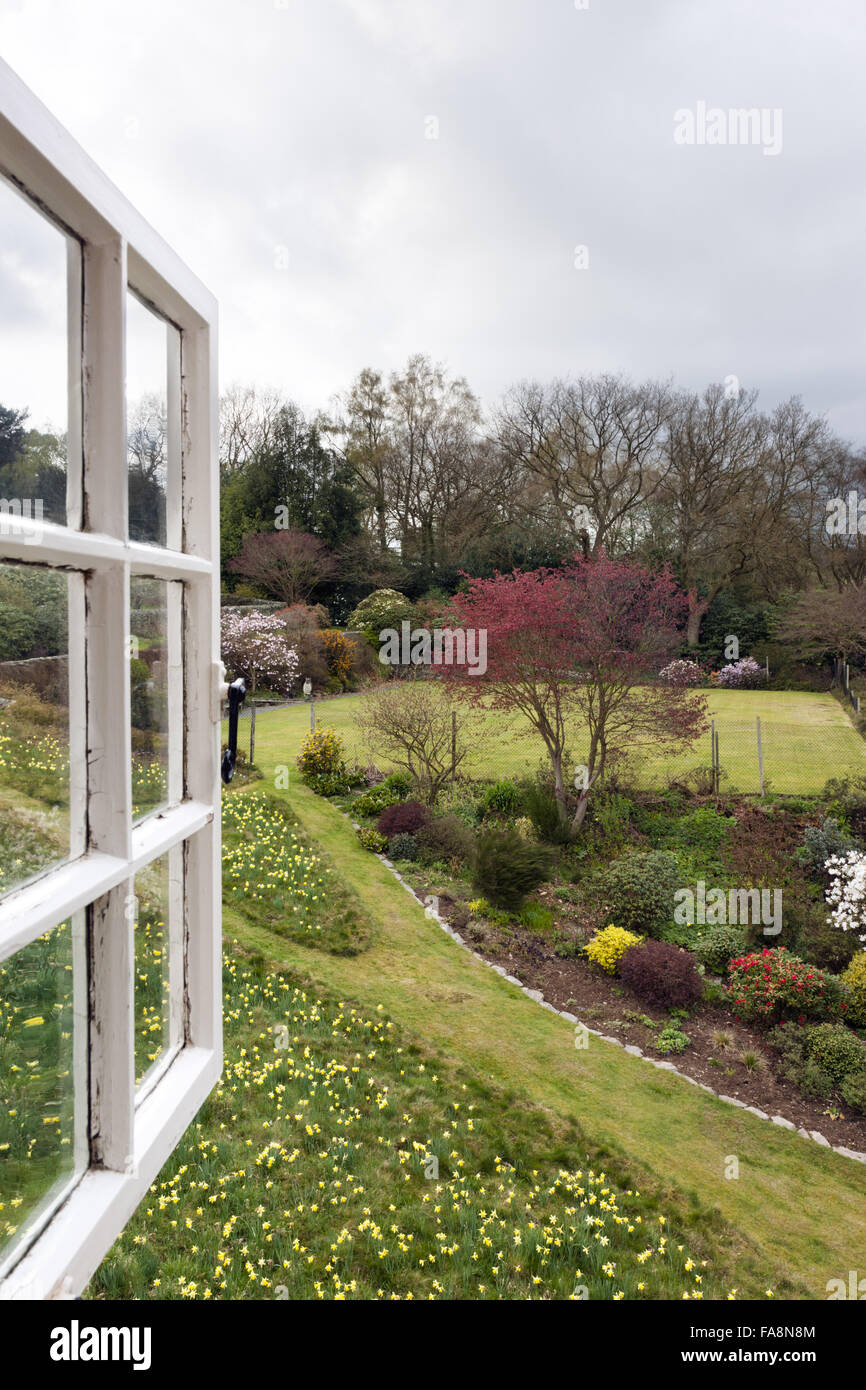 Second floor window hi-res stock photography and images - Alamy