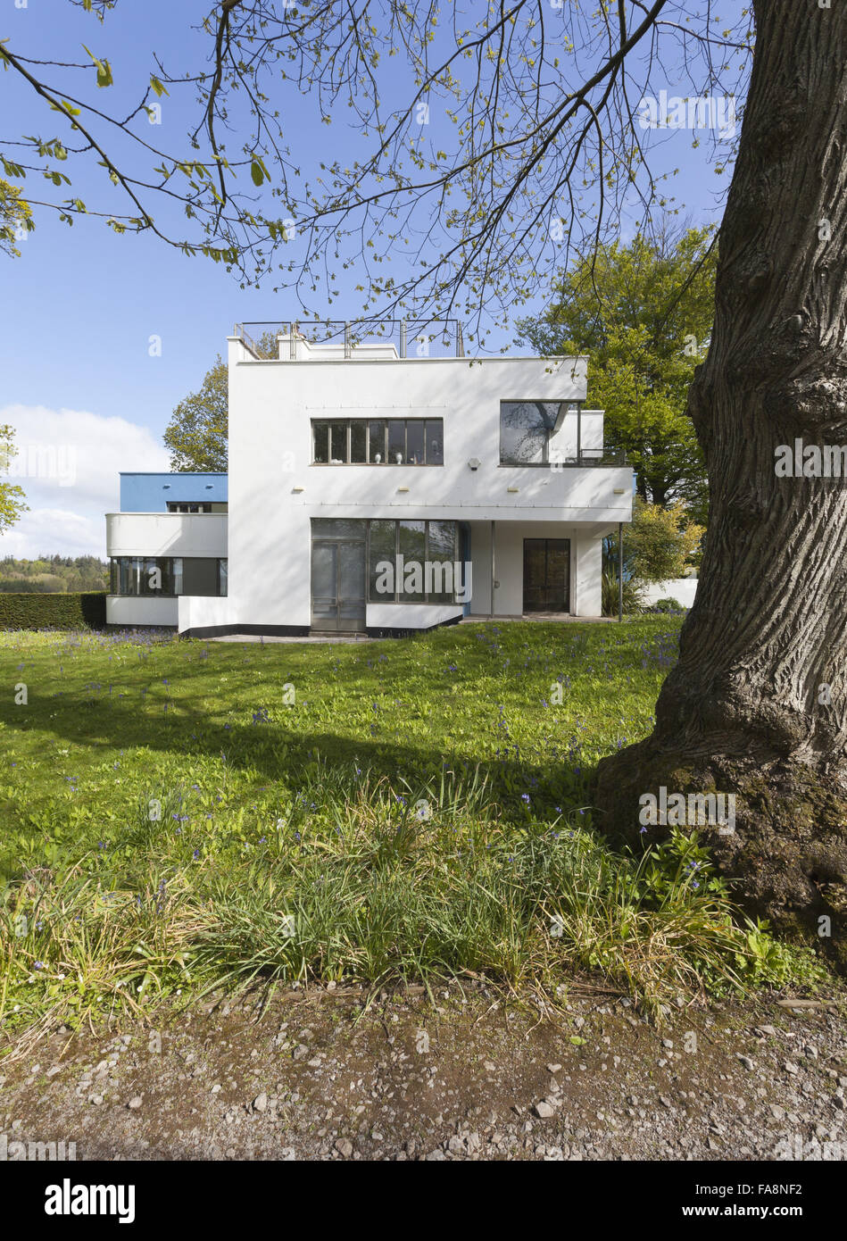 Exterior view of the south facade of High Cross House, Dartington ...