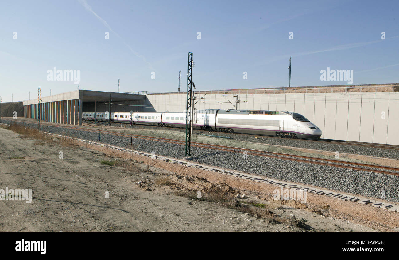 AVE, Spanish high speed train Stock Photo - Alamy