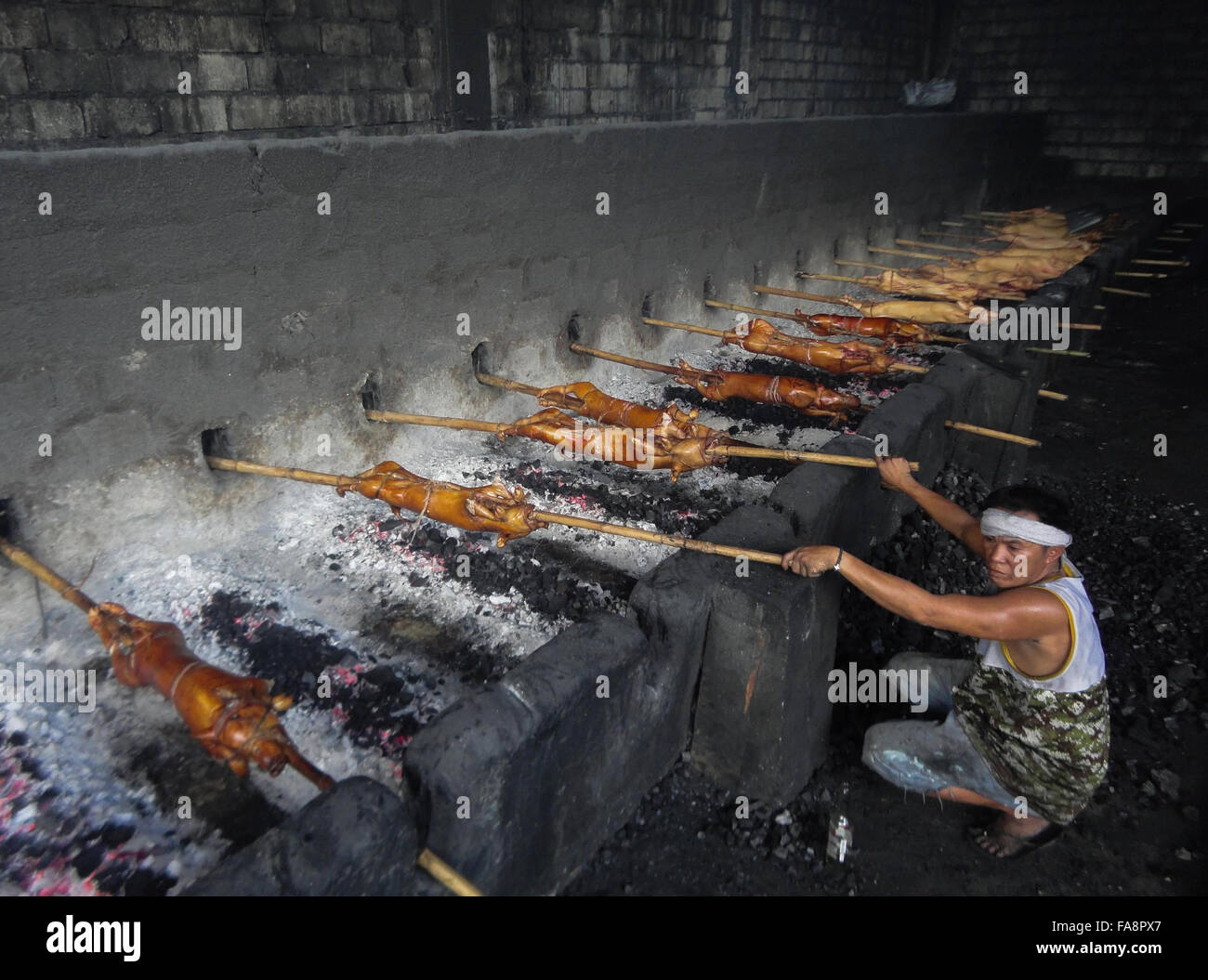 Quezon City, Philippines. 23rd Dec, 2015. A Filipino worker handles ...