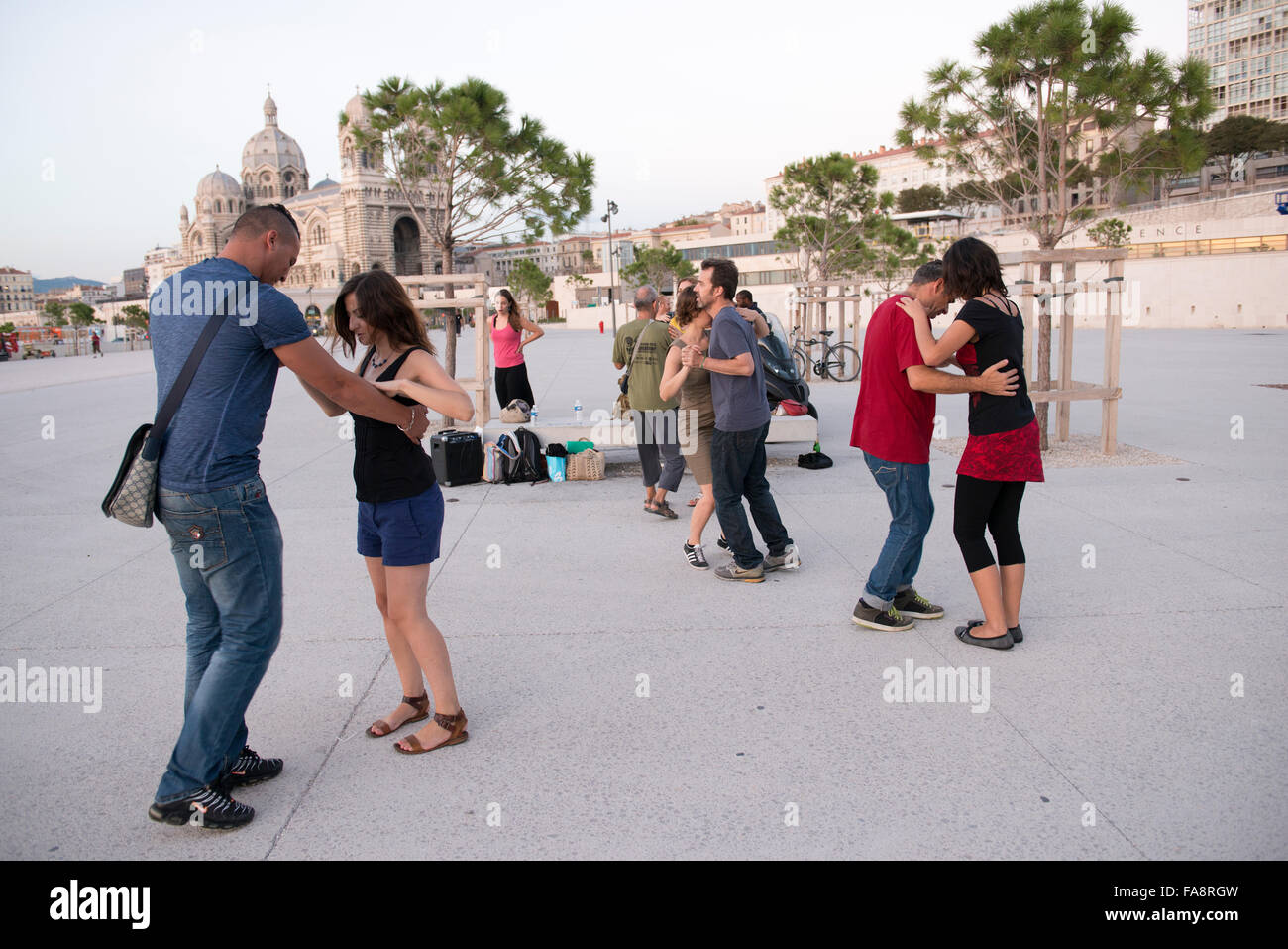 Group of people dancing outdoors hi-res stock photography and images ...