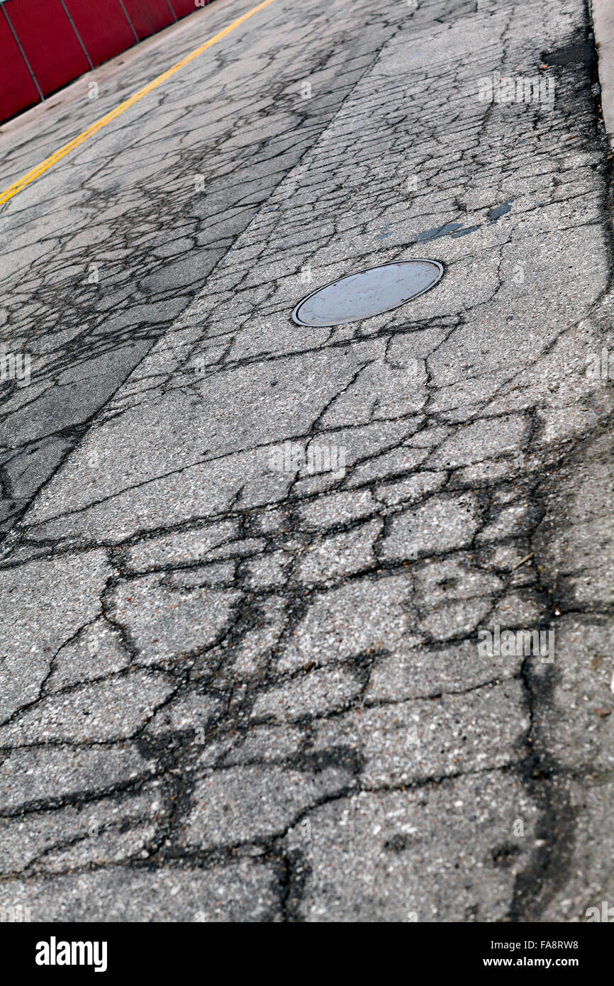 Cracked road surface hi-res stock photography and images - Alamy