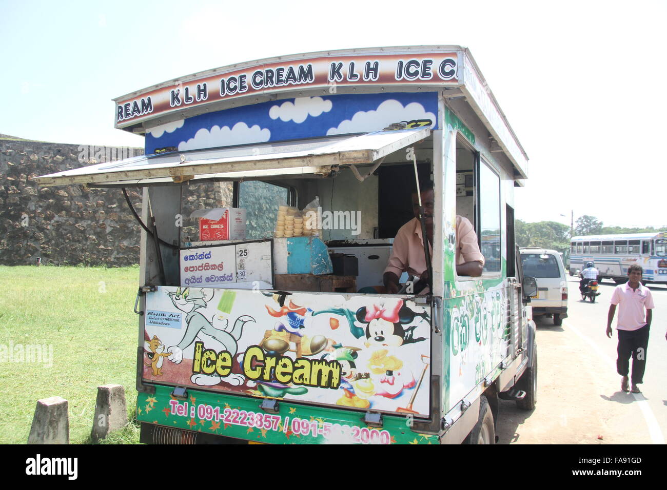 Ice cream vendor hi-res stock photography and images - Alamy